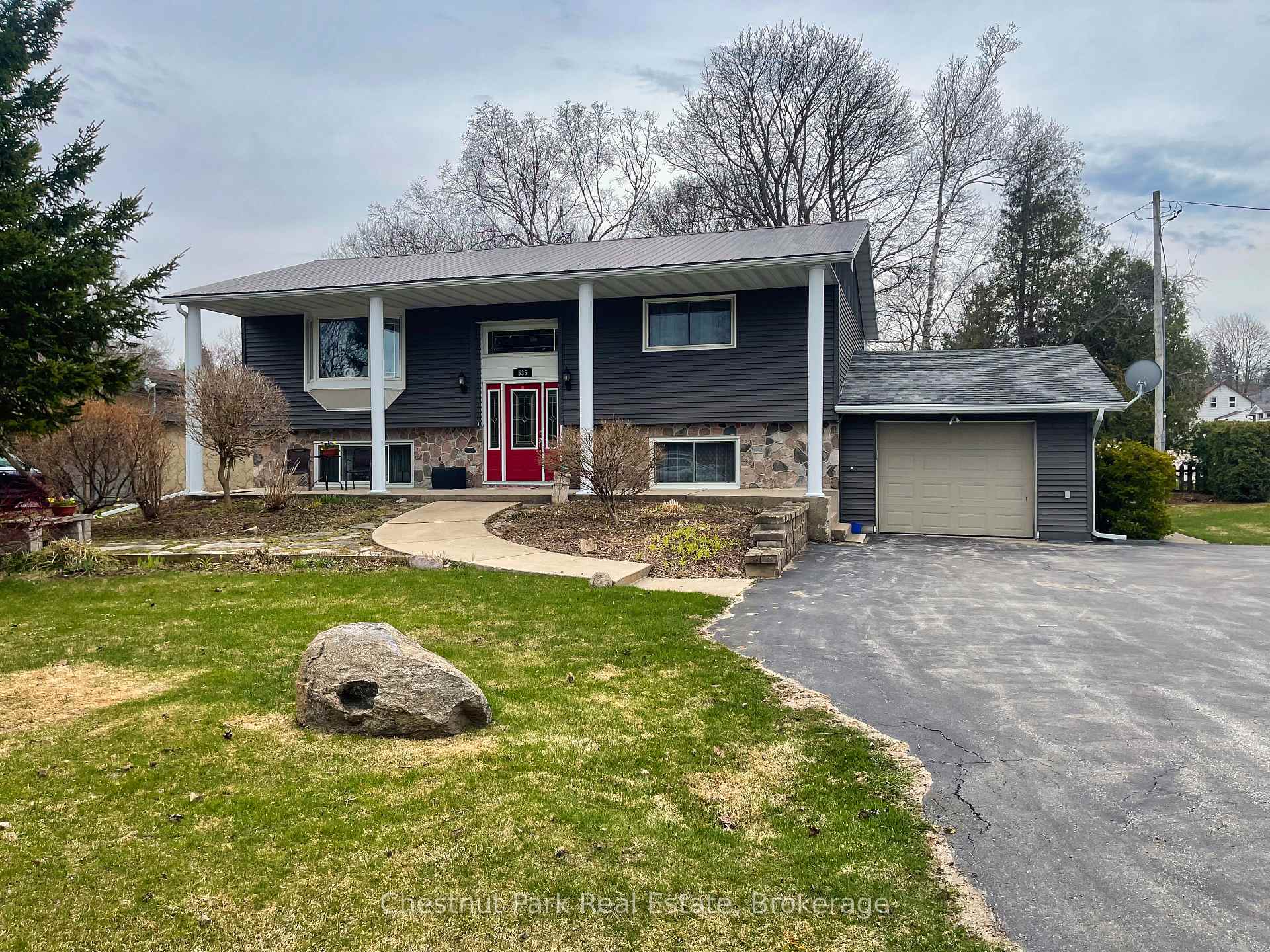 535 George Street, South Bruce Peninsula, ON N0H 2T0