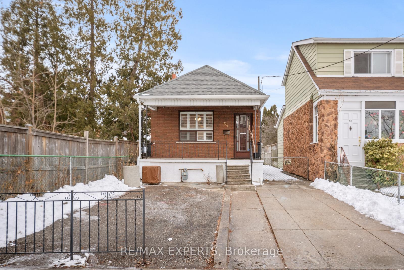 54 Dennis Avenue, Toronto, ON M6N 2T8