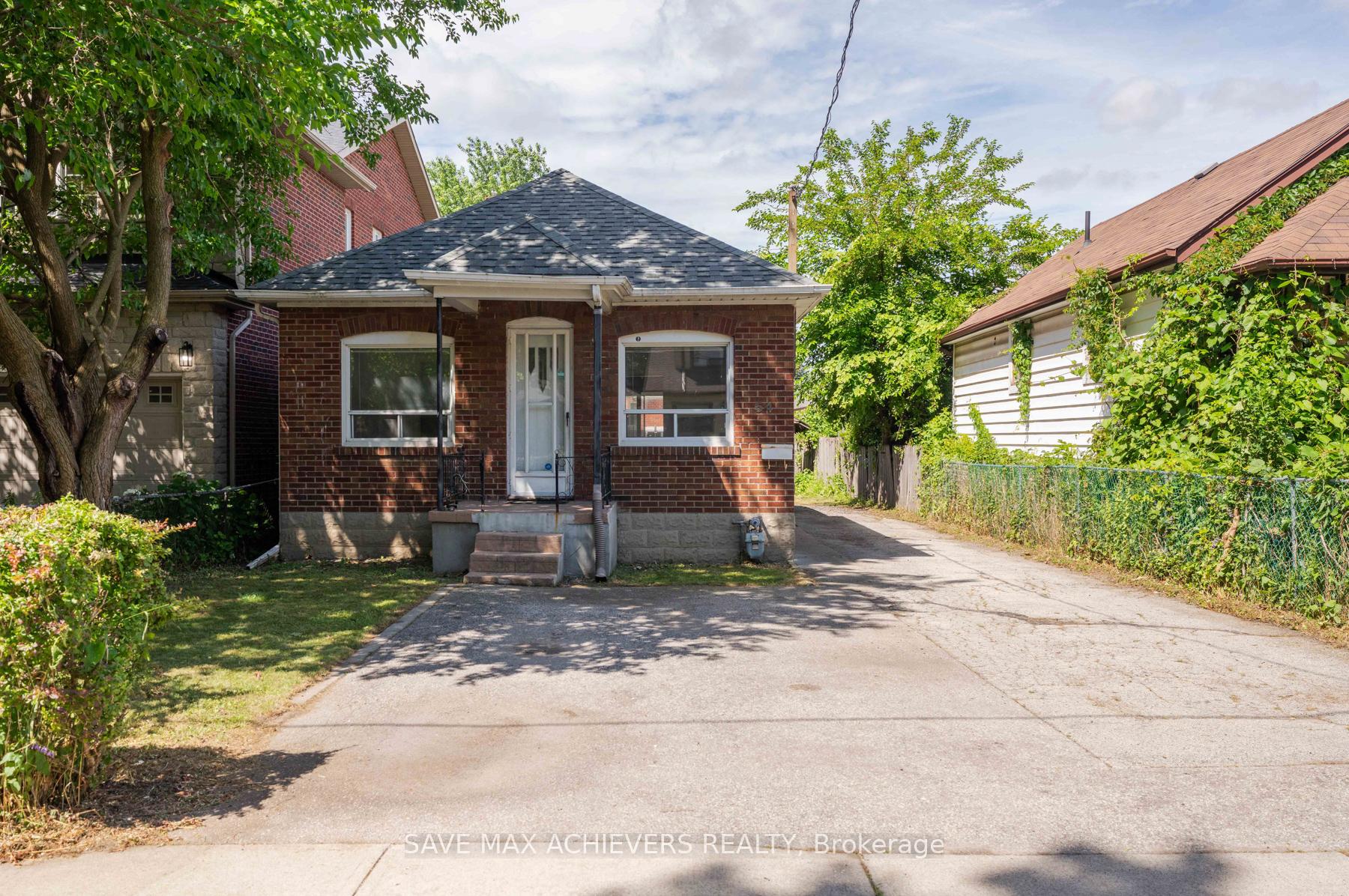 54 Harold Street, Toronto, ON M8Z 3R3