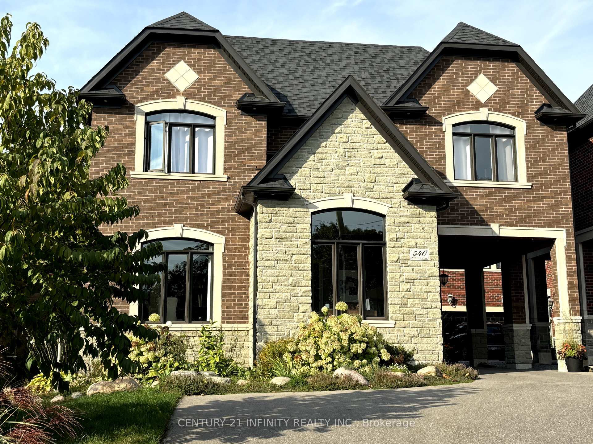540 Oakwood Drive, Pickering, ON L1W 2M7