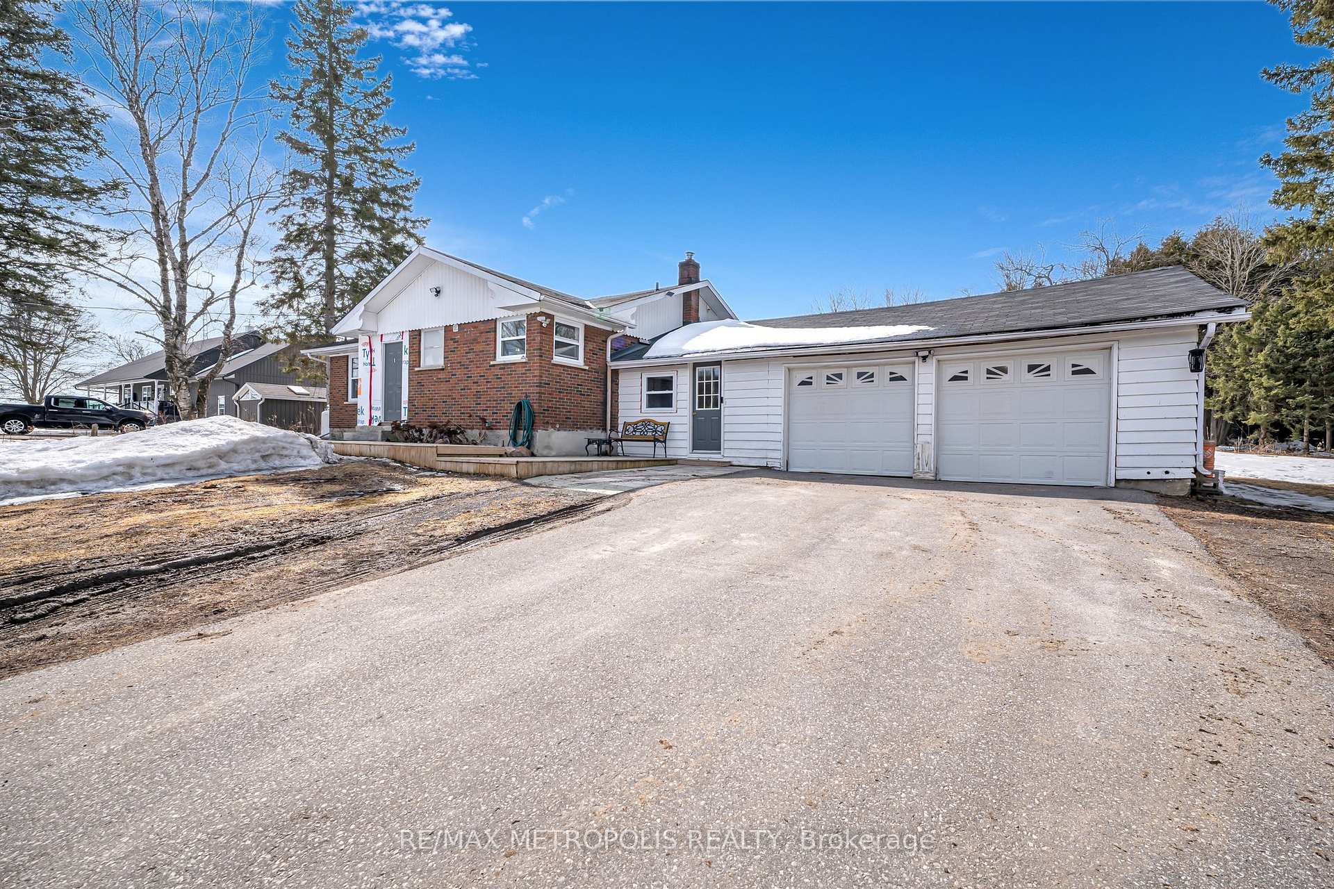 5400 Regional Rd 18, Clarington, ON L0A 1J0