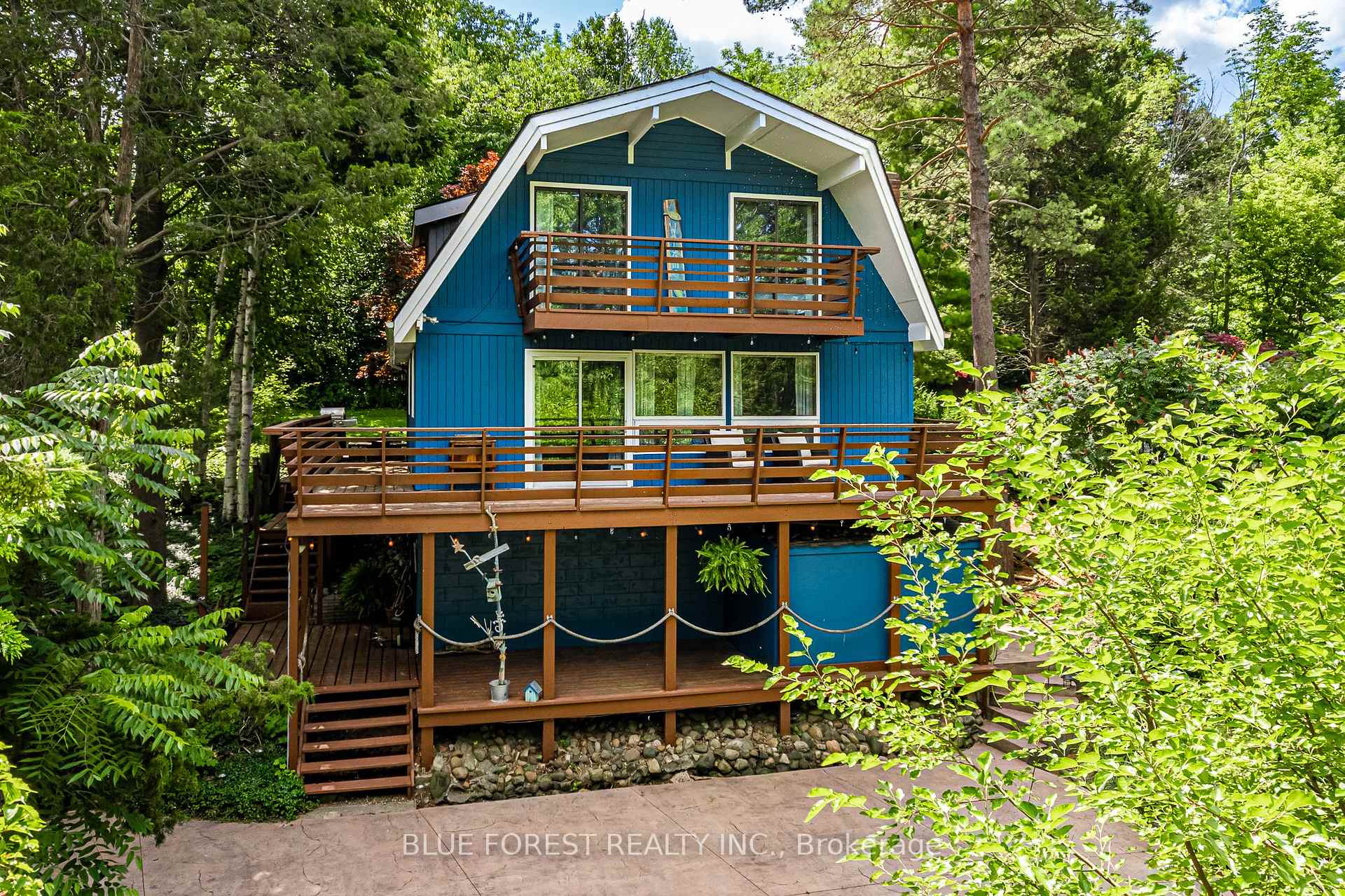 5437 Lake Valley Grove Road, Lambton Shores, ON N0N 1J7