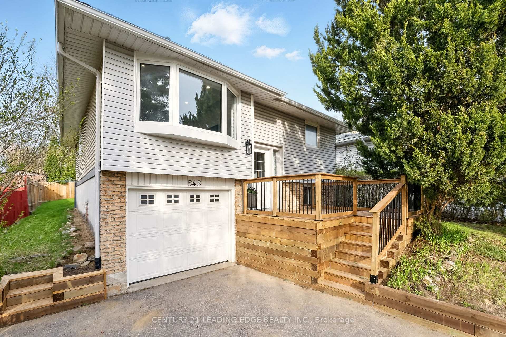 545 Capilano Crescent, Oshawa, ON L1H 7V1