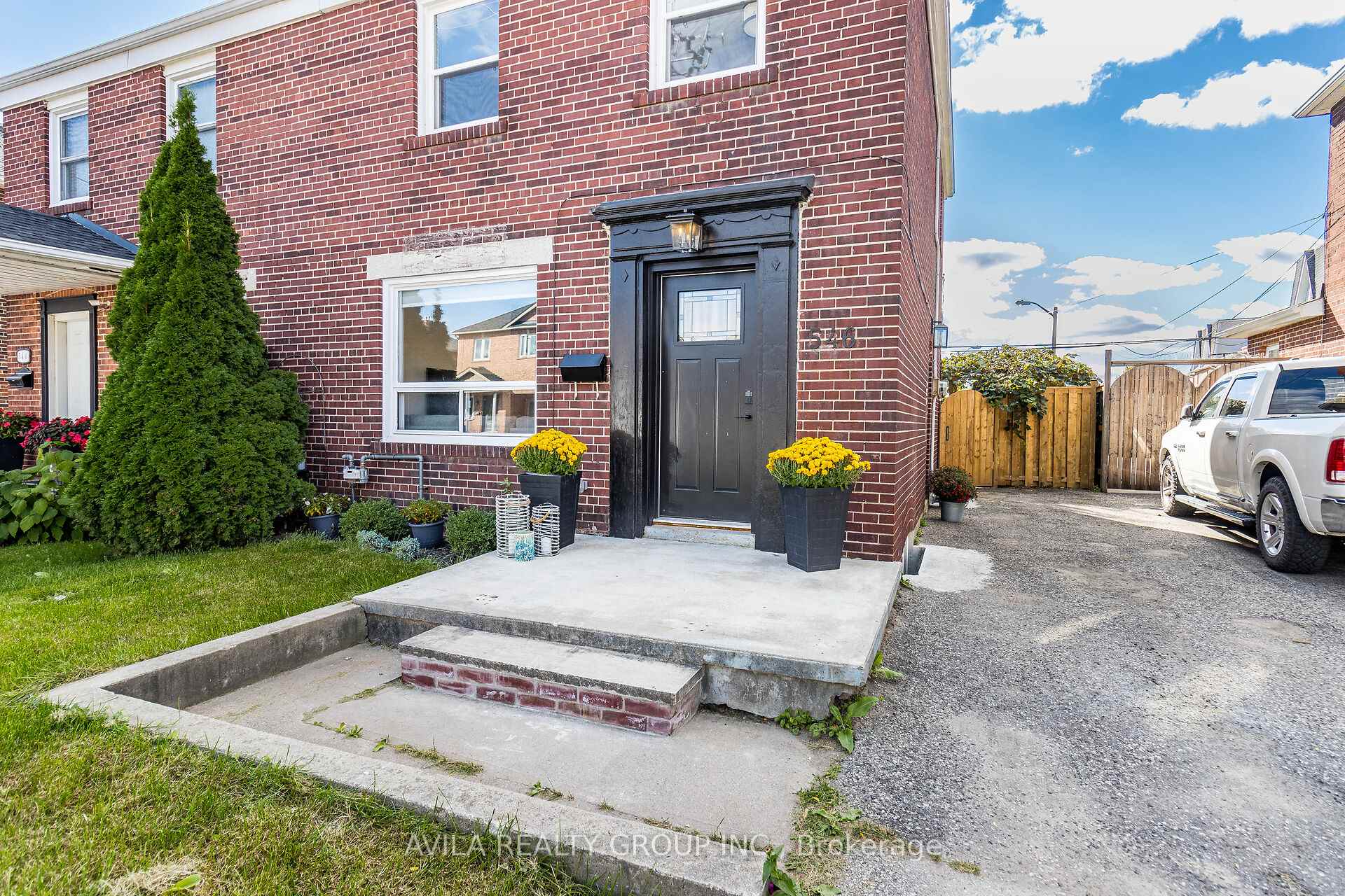 546 Old Weston Road, Toronto, ON M6N 3B1