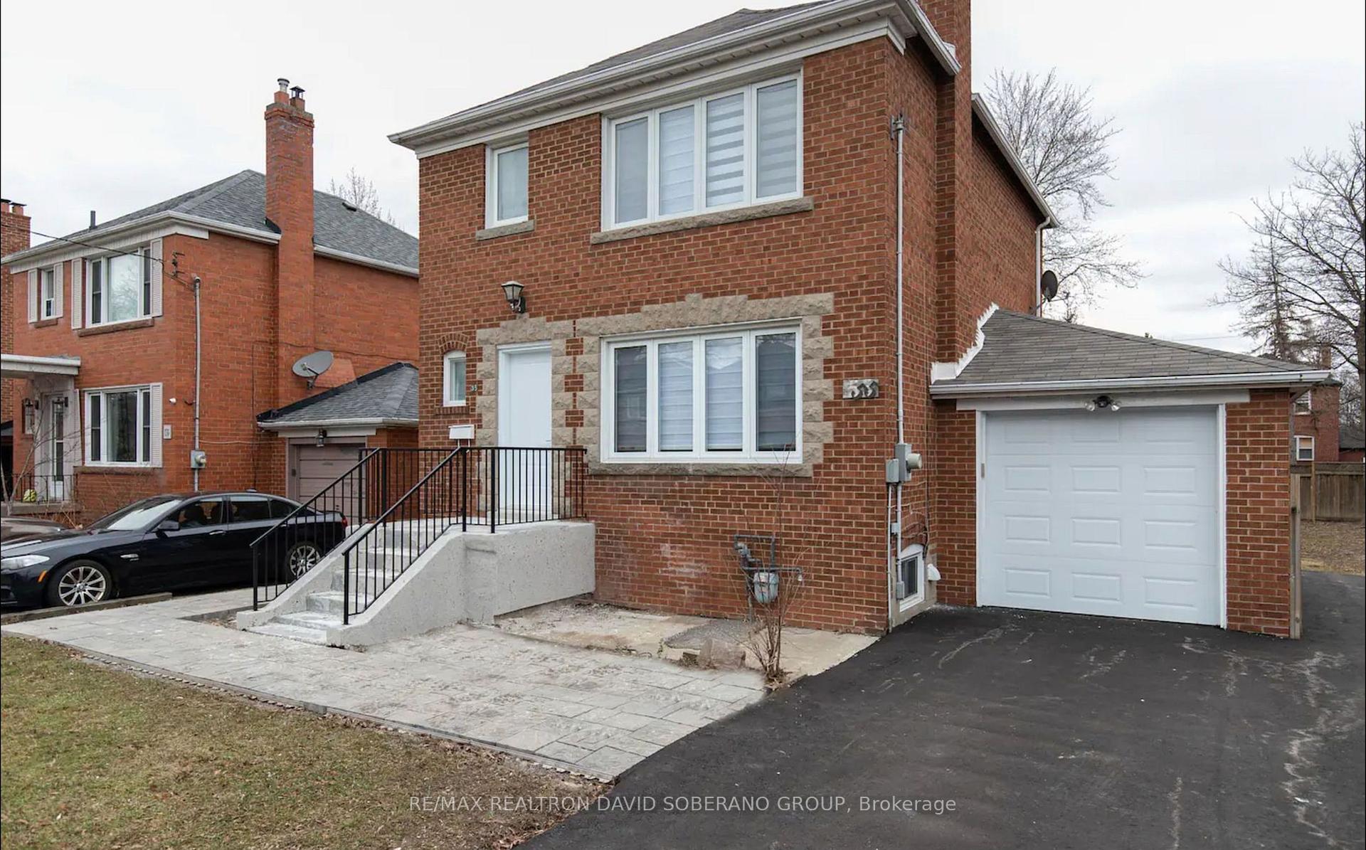 55 Raeburn Avenue, Toronto, ON M3H 1G9