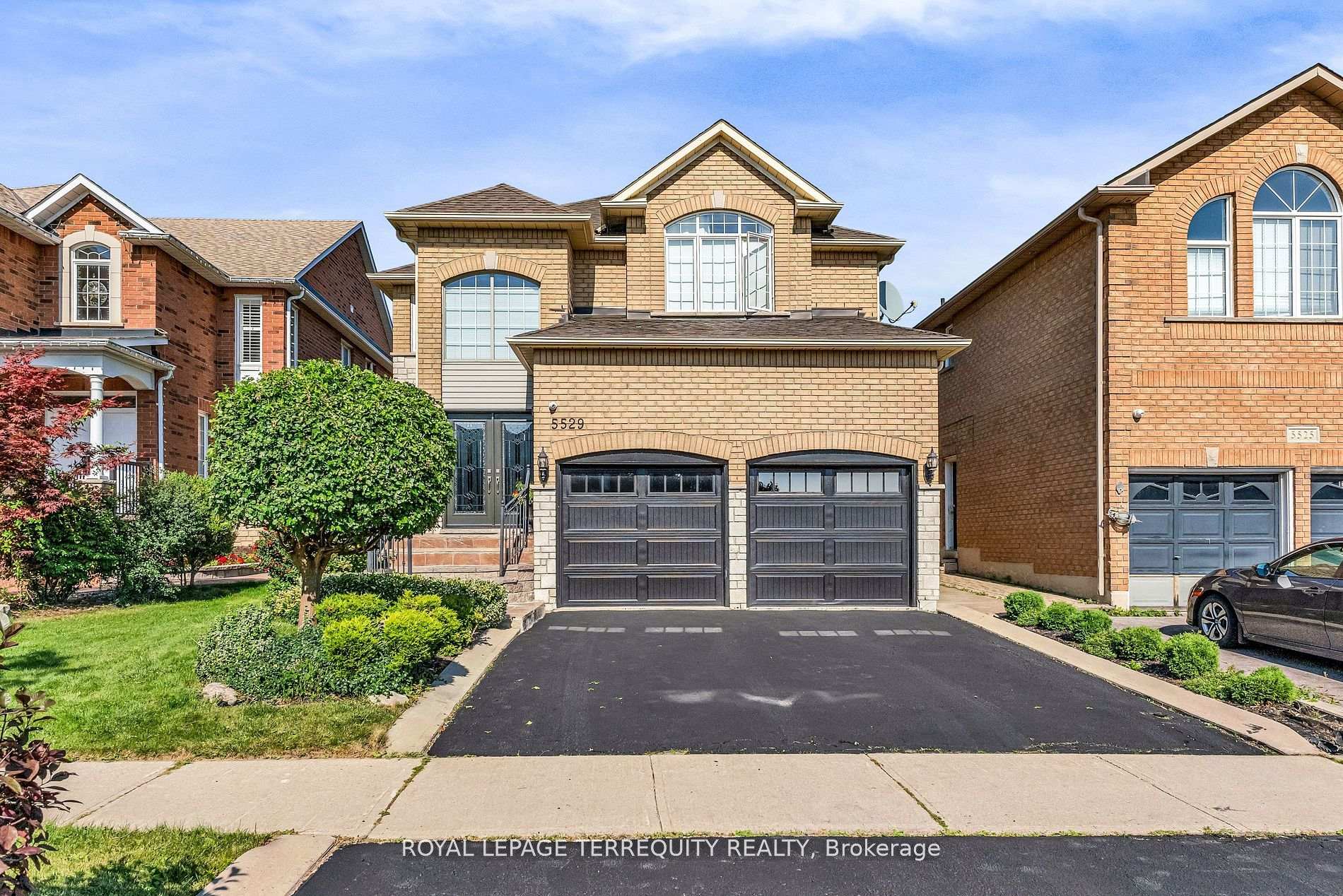 5529 Heatherleigh Avenue, Mississauga, ON L5V 2L4