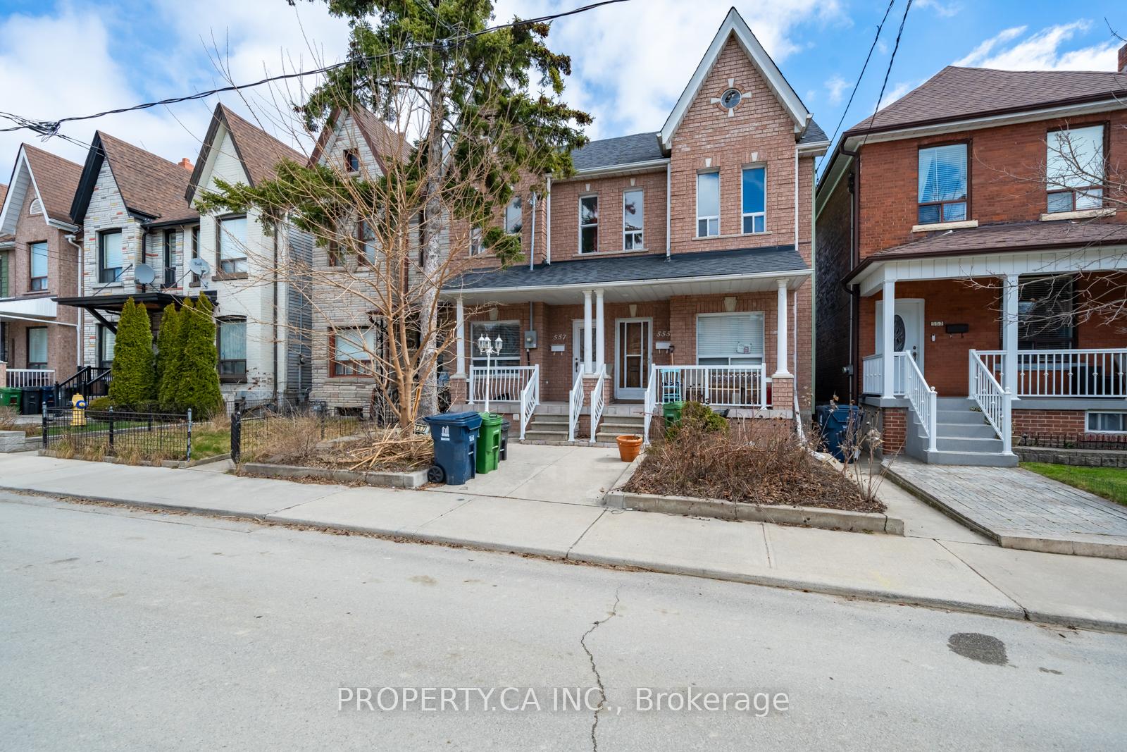 Upper - 557 Perth Avenue, Toronto, ON M6N 2W6