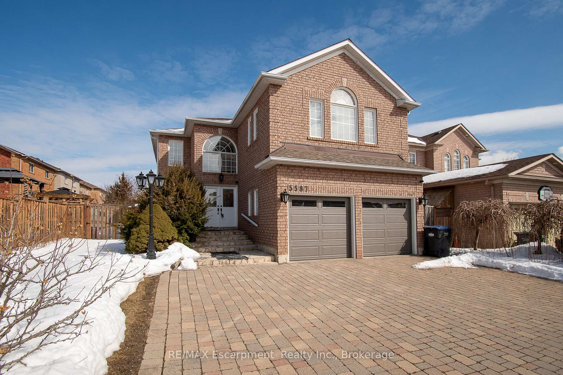 5587 Whimbrel Road, Mississauga, ON L5V 2J4