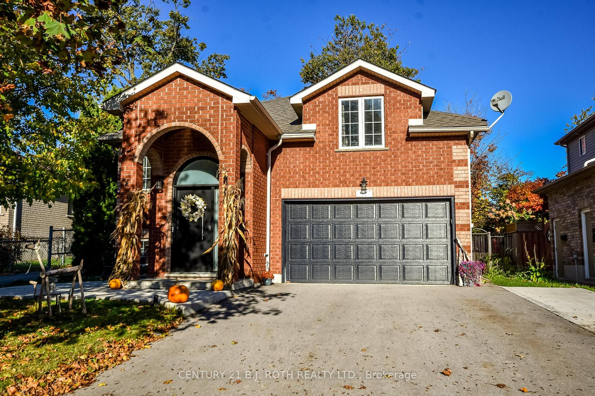 56 Monique Crescent, Barrie, ON L4M 6Y4