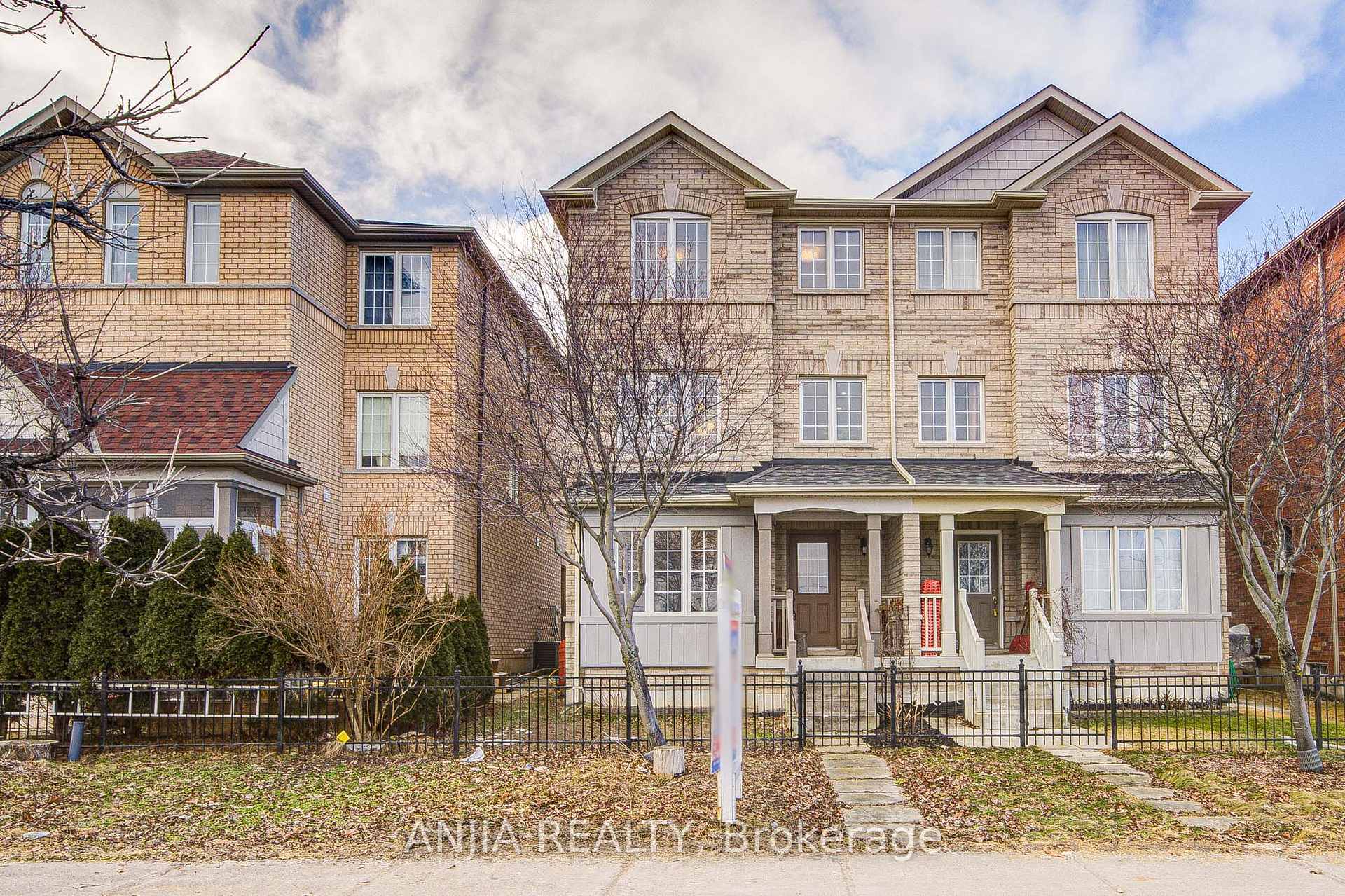 56 Old Oak Lane, Markham, ON L6B 0K7