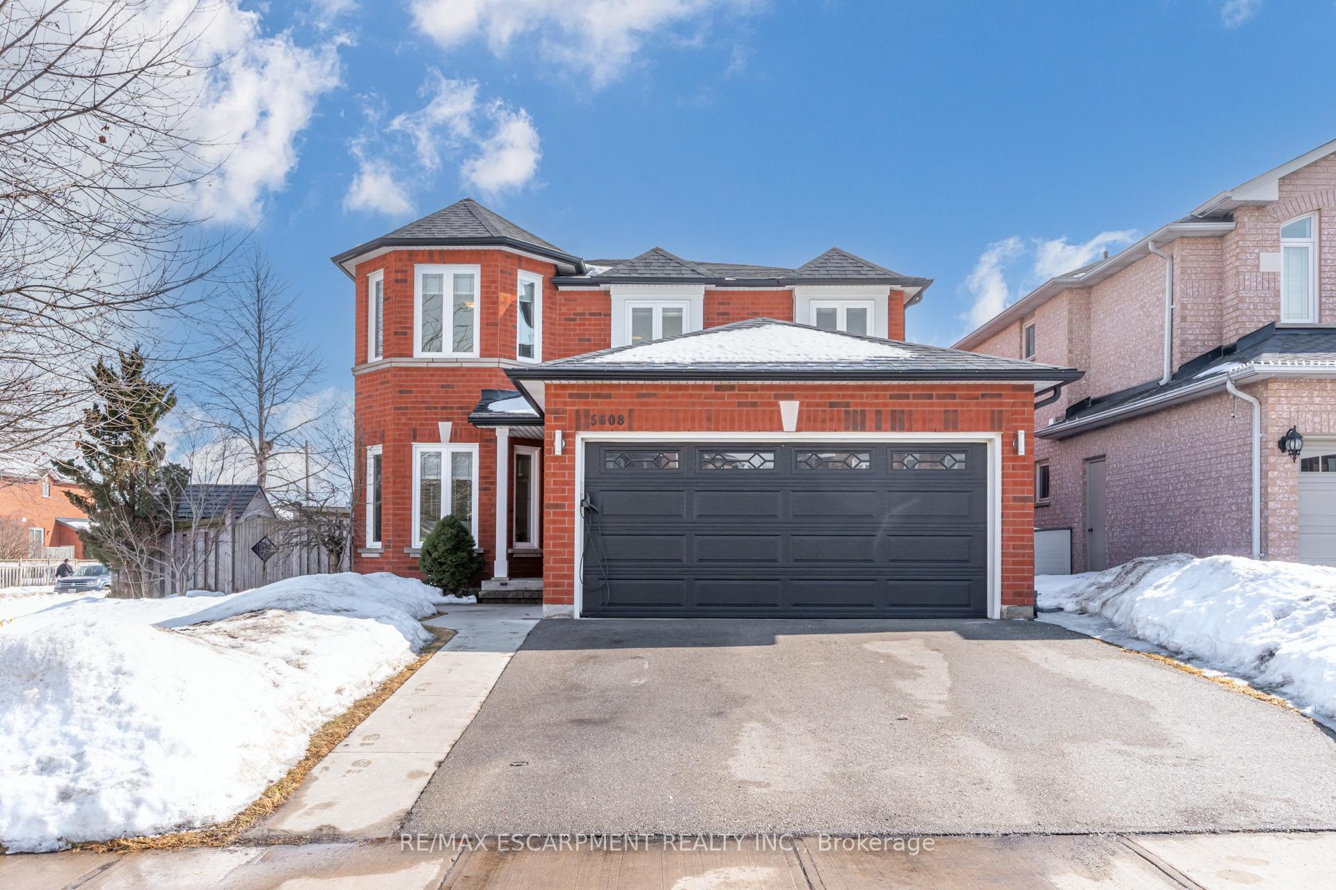 5608 Hannah Street, Burlington, ON L7L 6H7