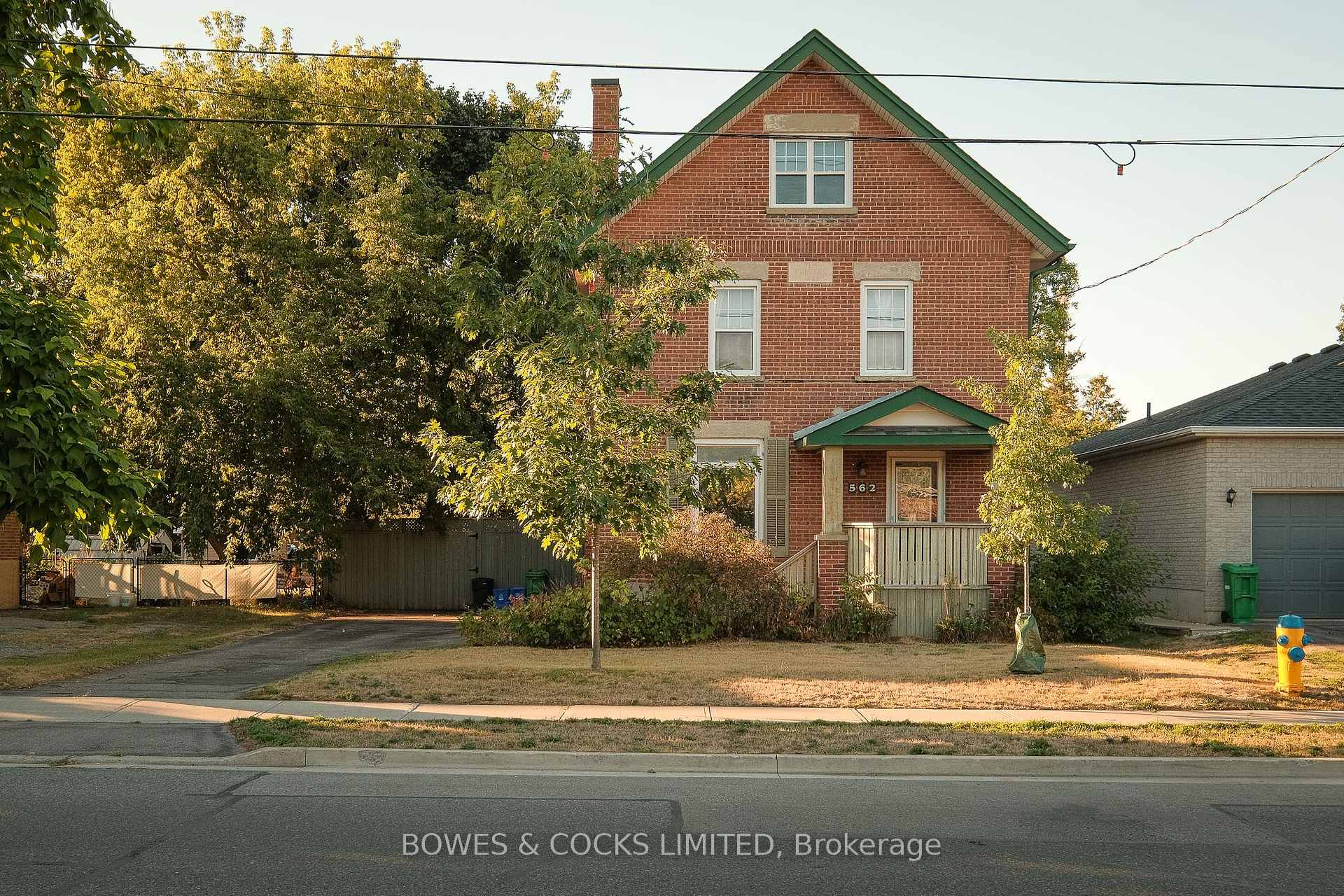 562 Cameron Street, Peterborough South, ON K9J 3Z5