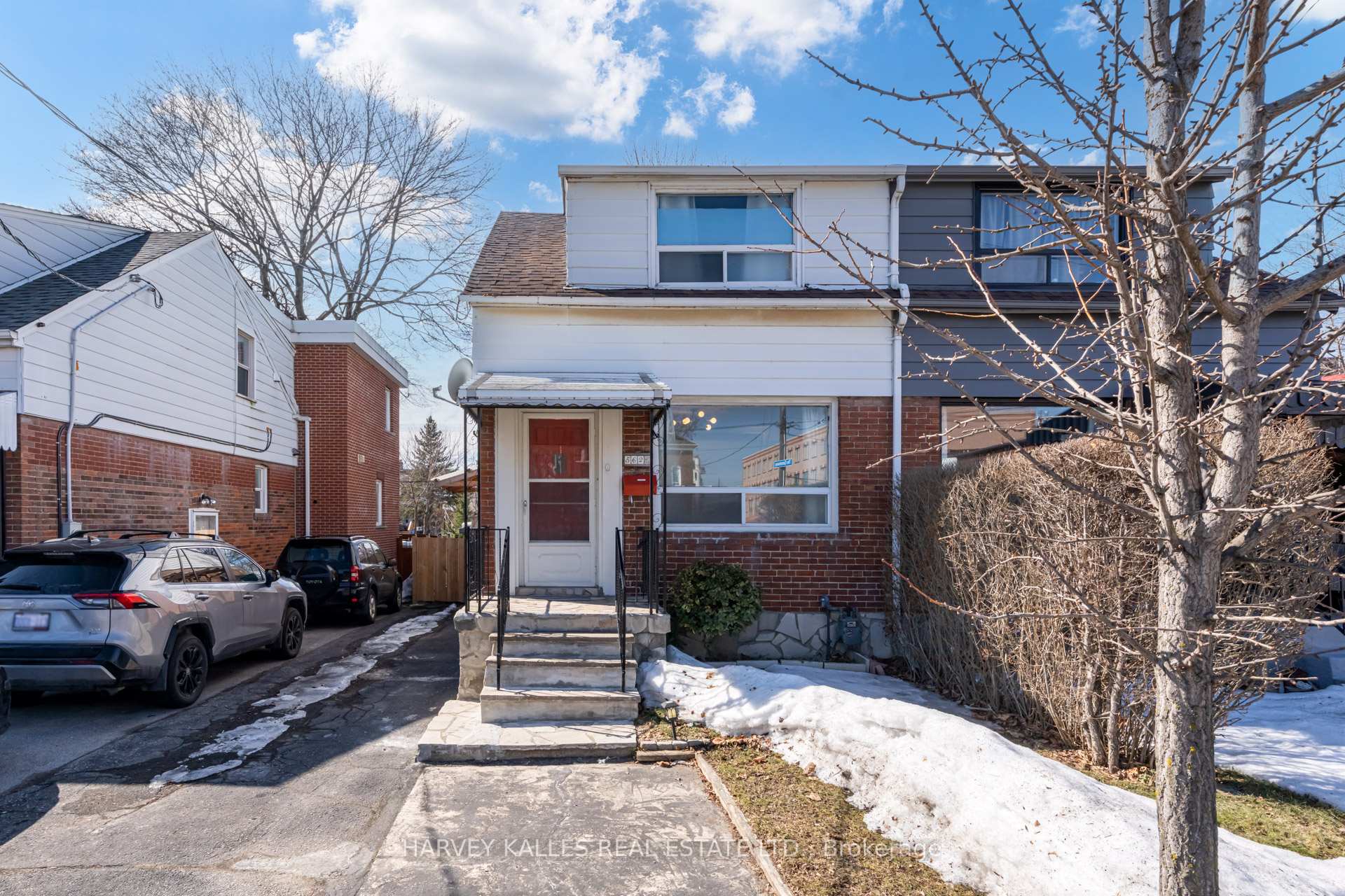 562 Royal York Road, Toronto, ON M8Y 2S6