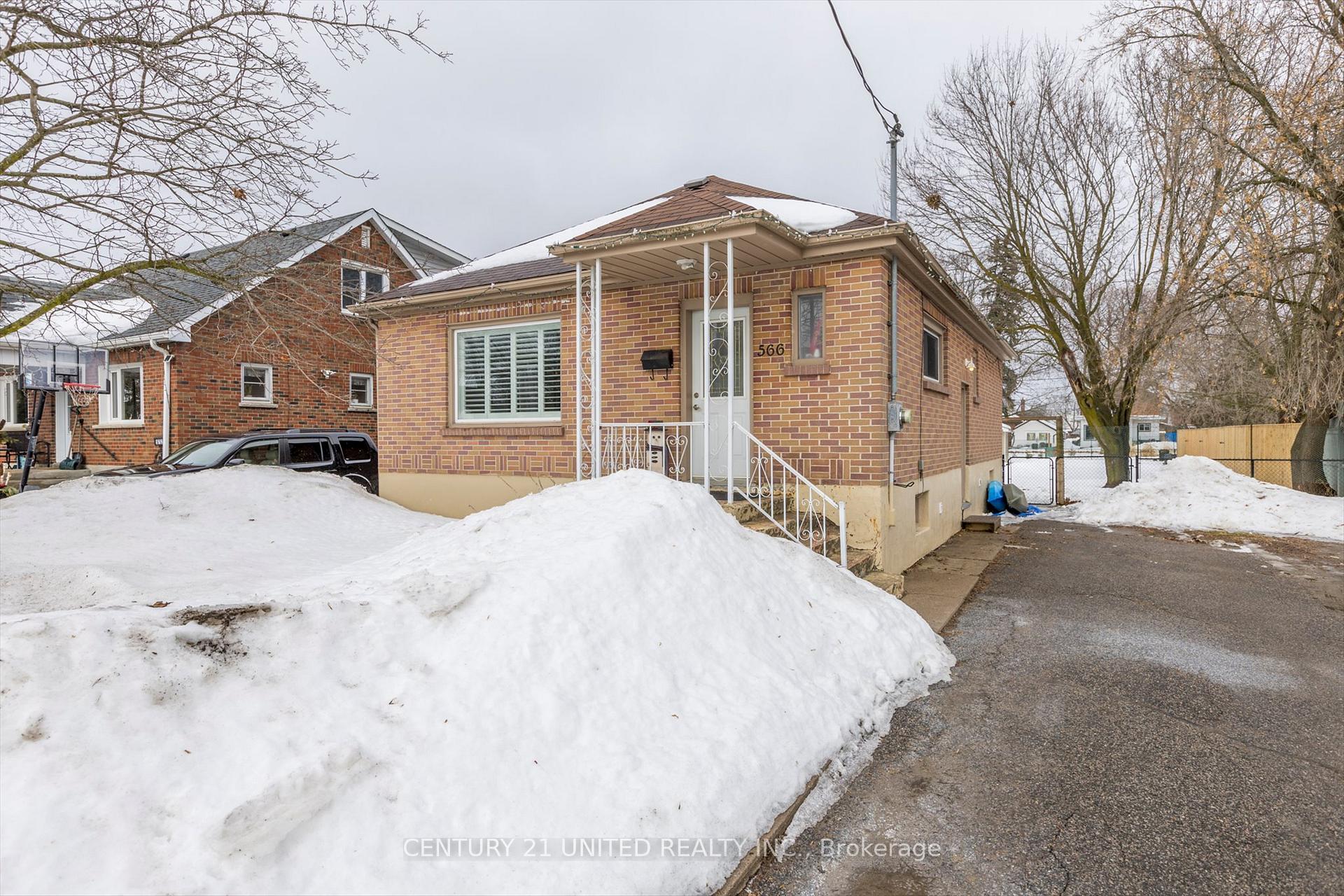 566 Cameron Street, Peterborough South, ON K9J 3Z5