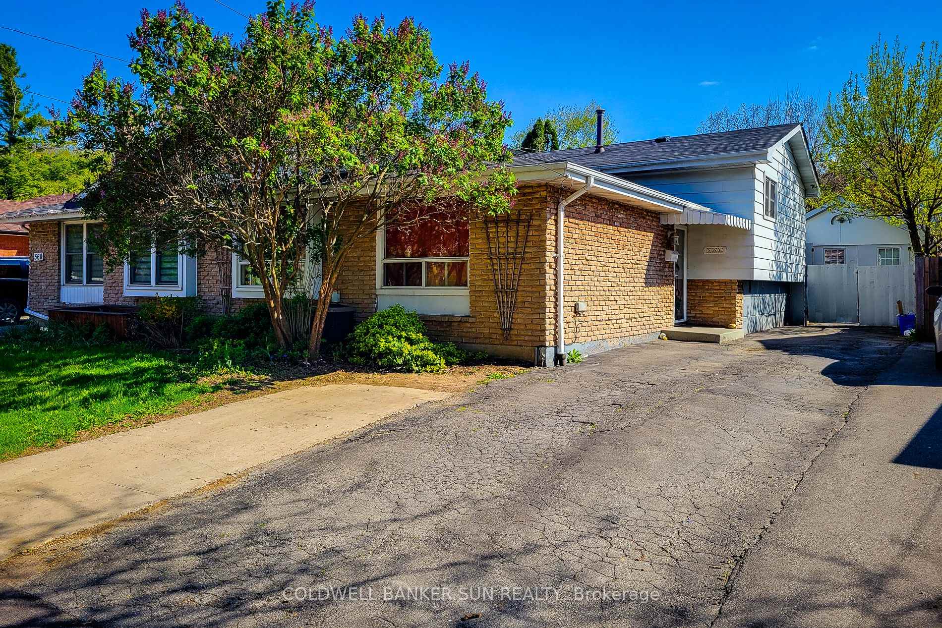 566 Greenhill Avenue, Hamilton, ON L8K 5E8