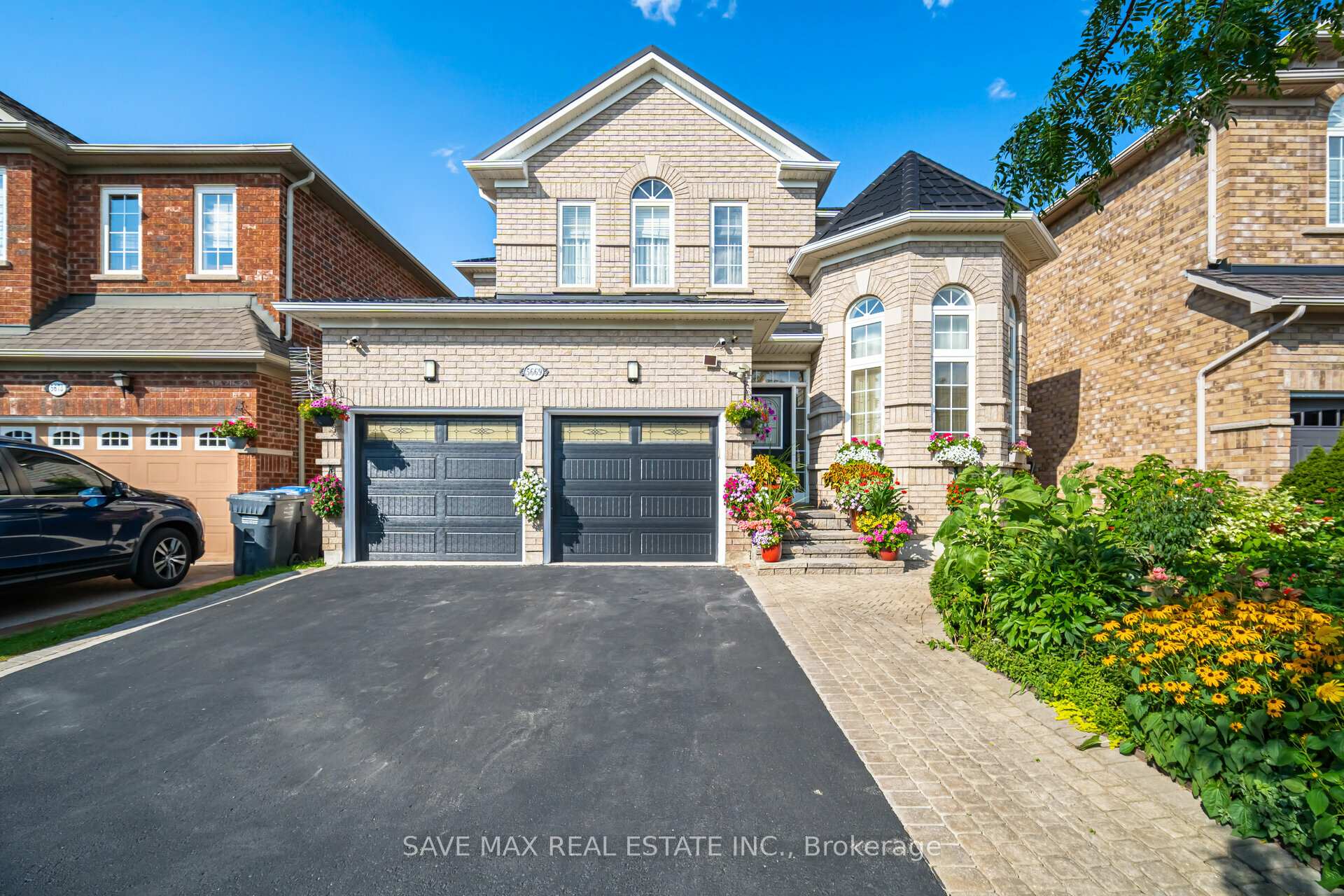 5669 Freshwater Drive, Mississauga, ON L5M 7G1