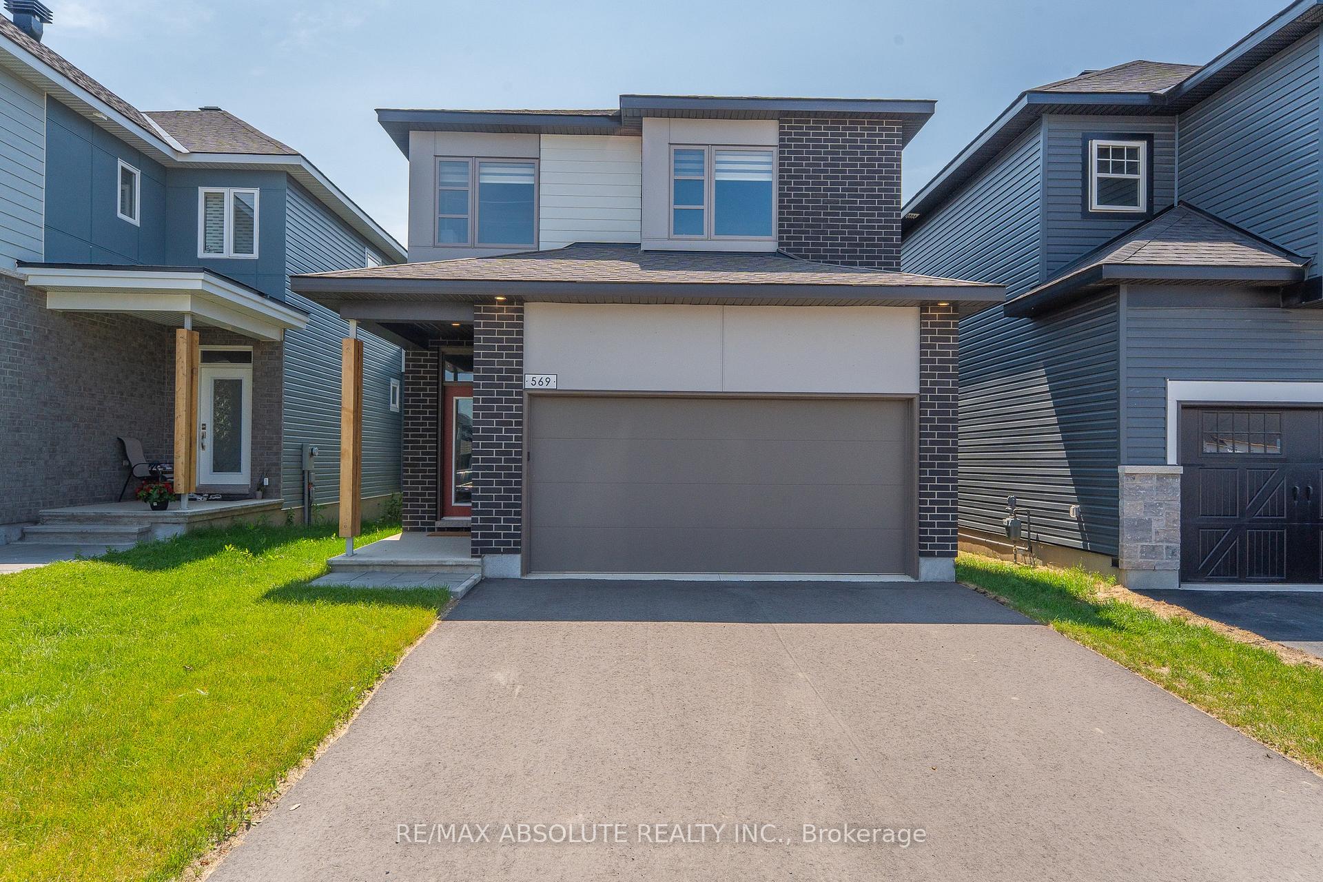 569 Paakanaak Avenue, Blossom Park - Airport and Area, ON K1X 0H3