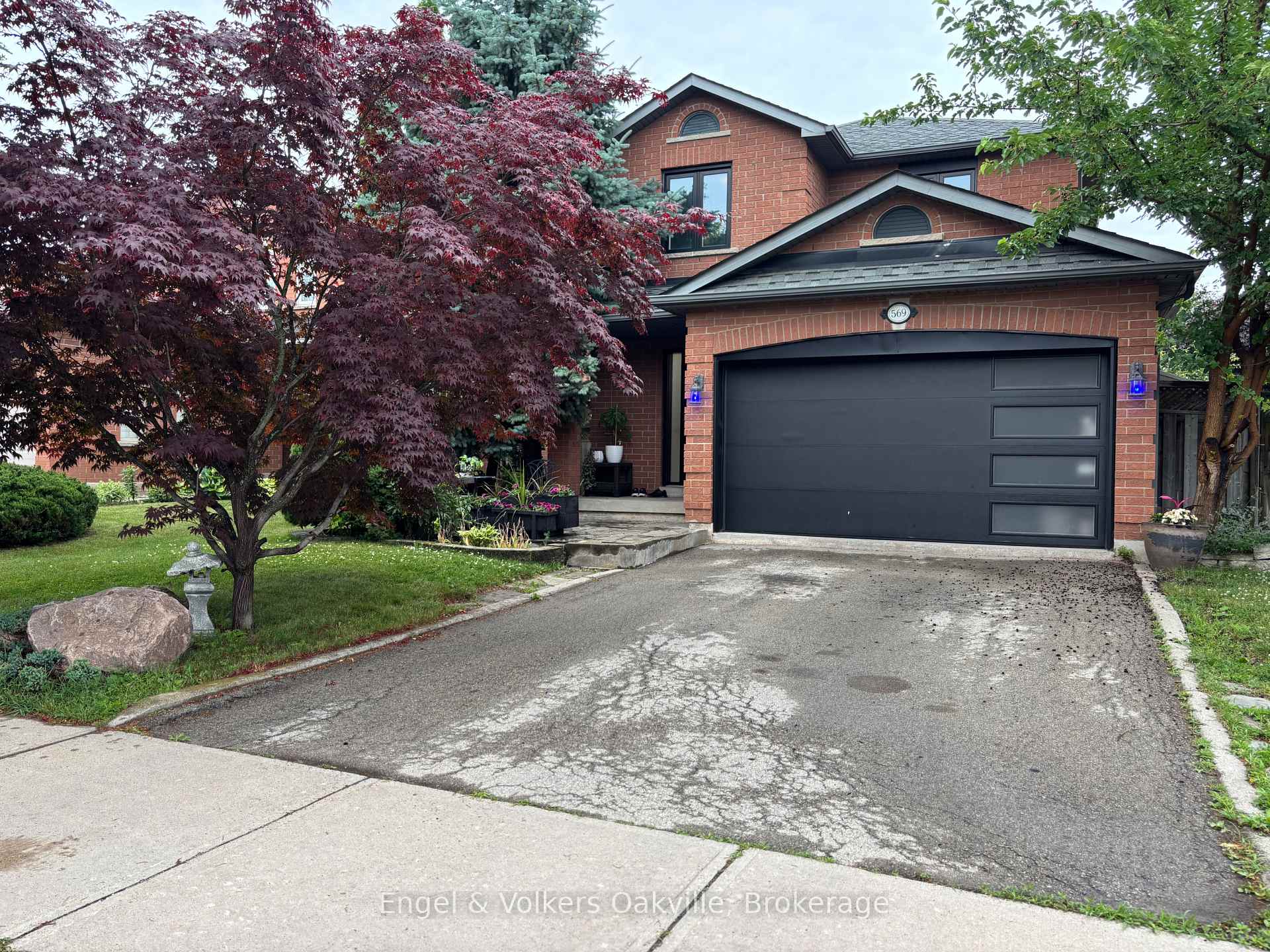 569 Phoebe Crescent, Burlington, ON L7L 6H7