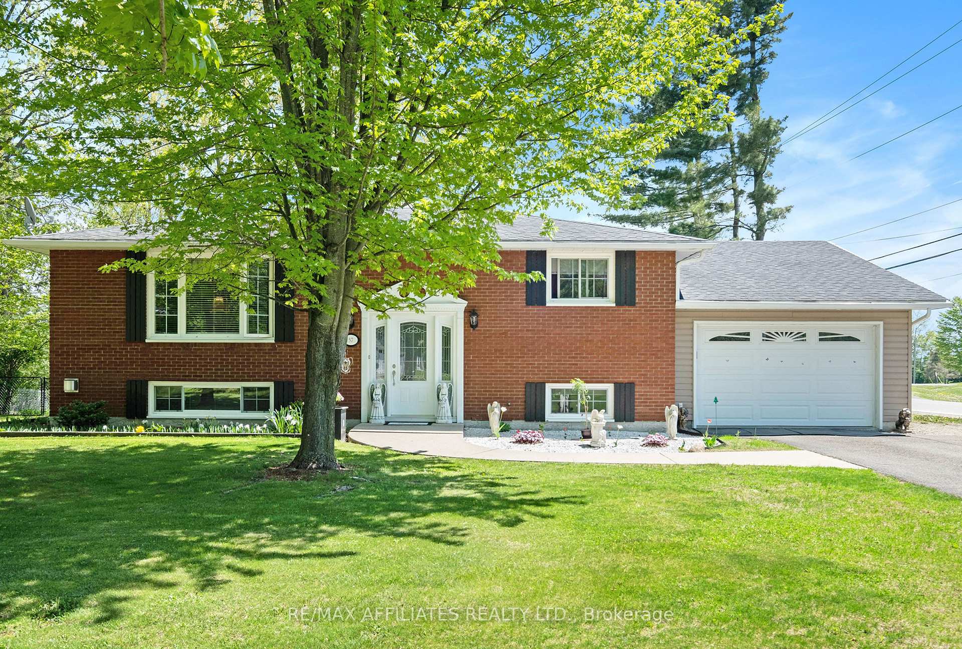 57 Golf Club Road, Rideau Lakes, ON K7A 4S5