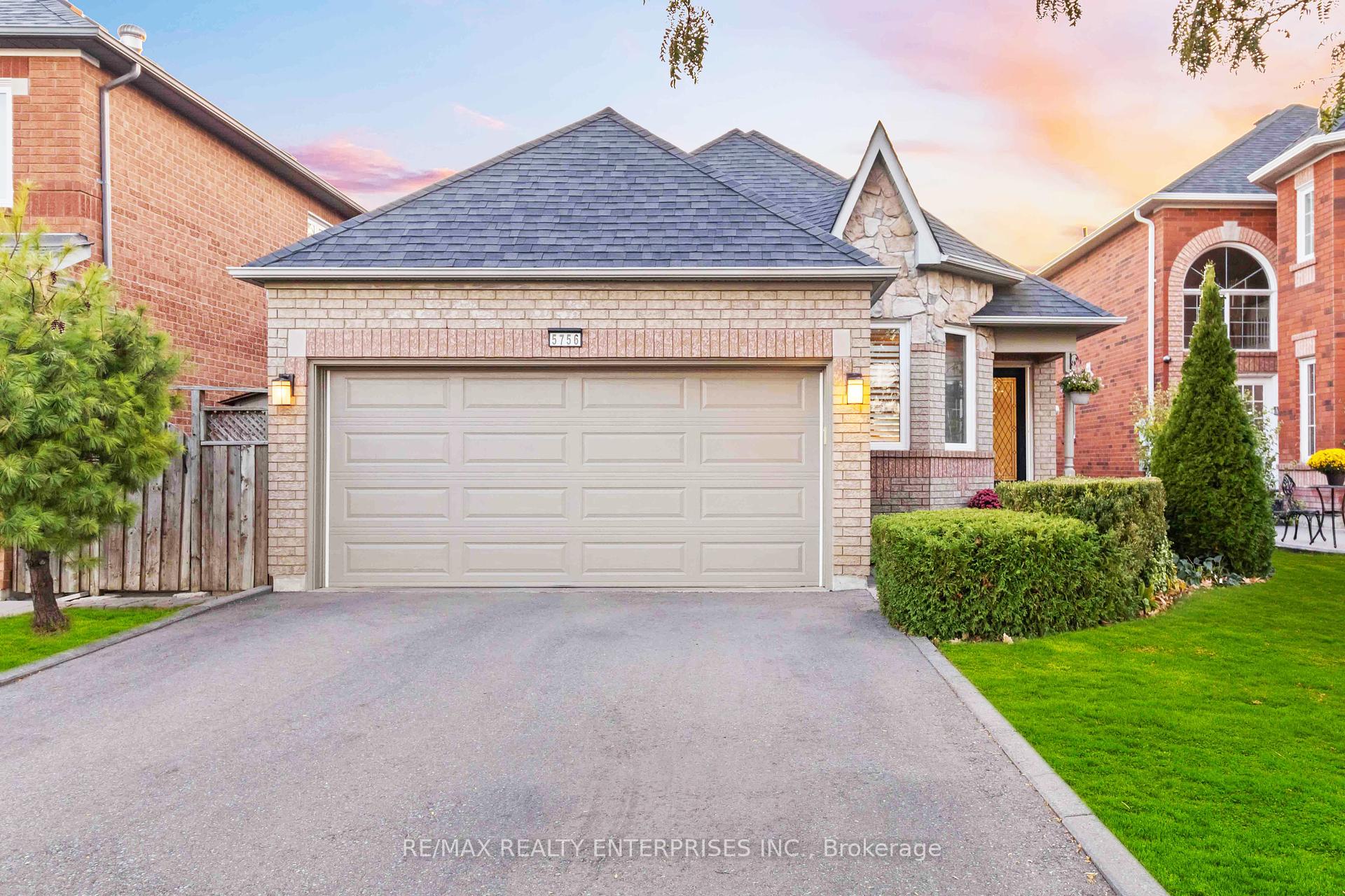 5756 Whitehorn Avenue, Mississauga, ON L5V 1W1