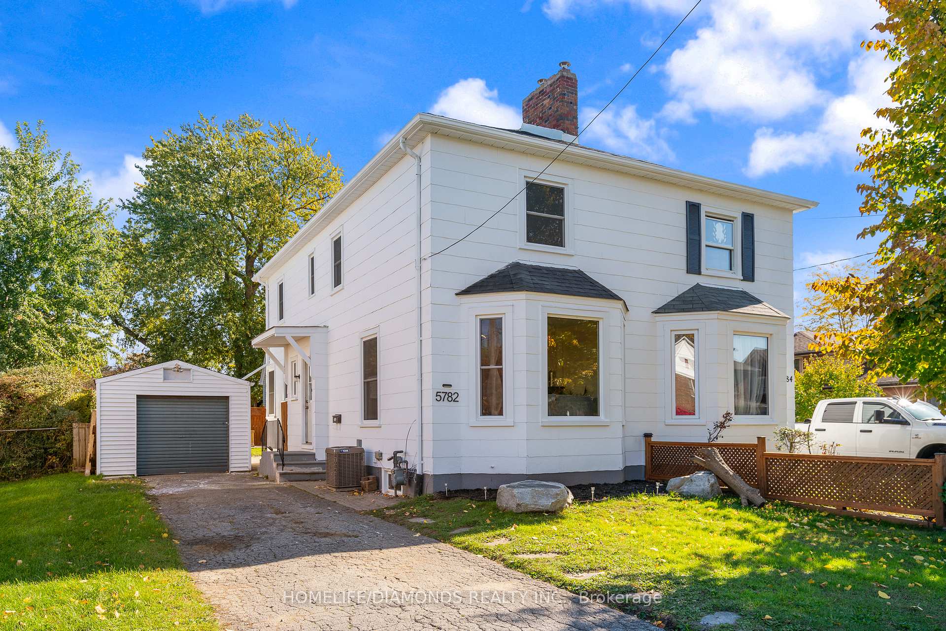 5782 BYNG Avenue, Niagara Falls, ON L2G 5E2