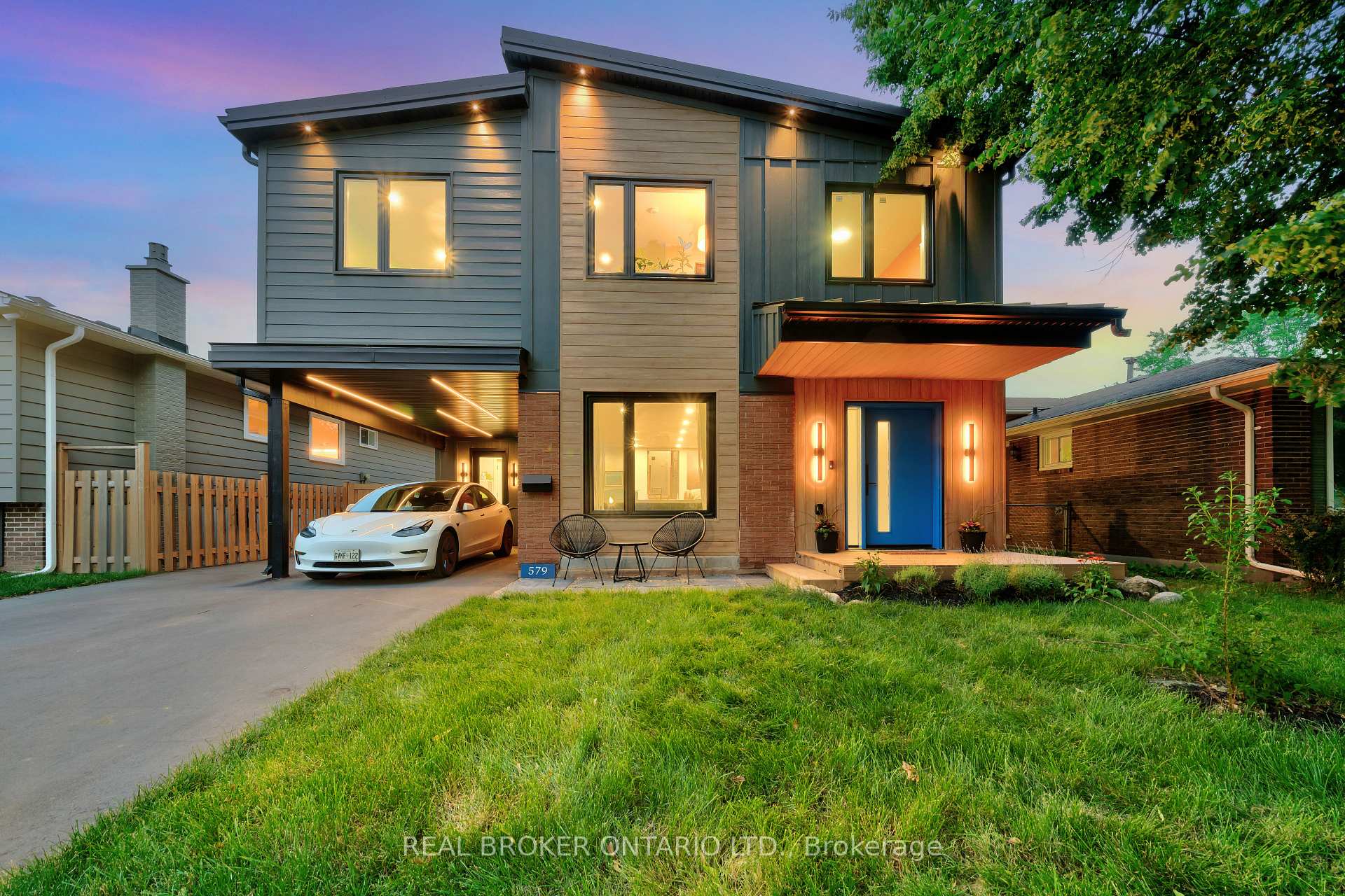 579 Chamberlain Road, Burlington, ON L7L 2V2