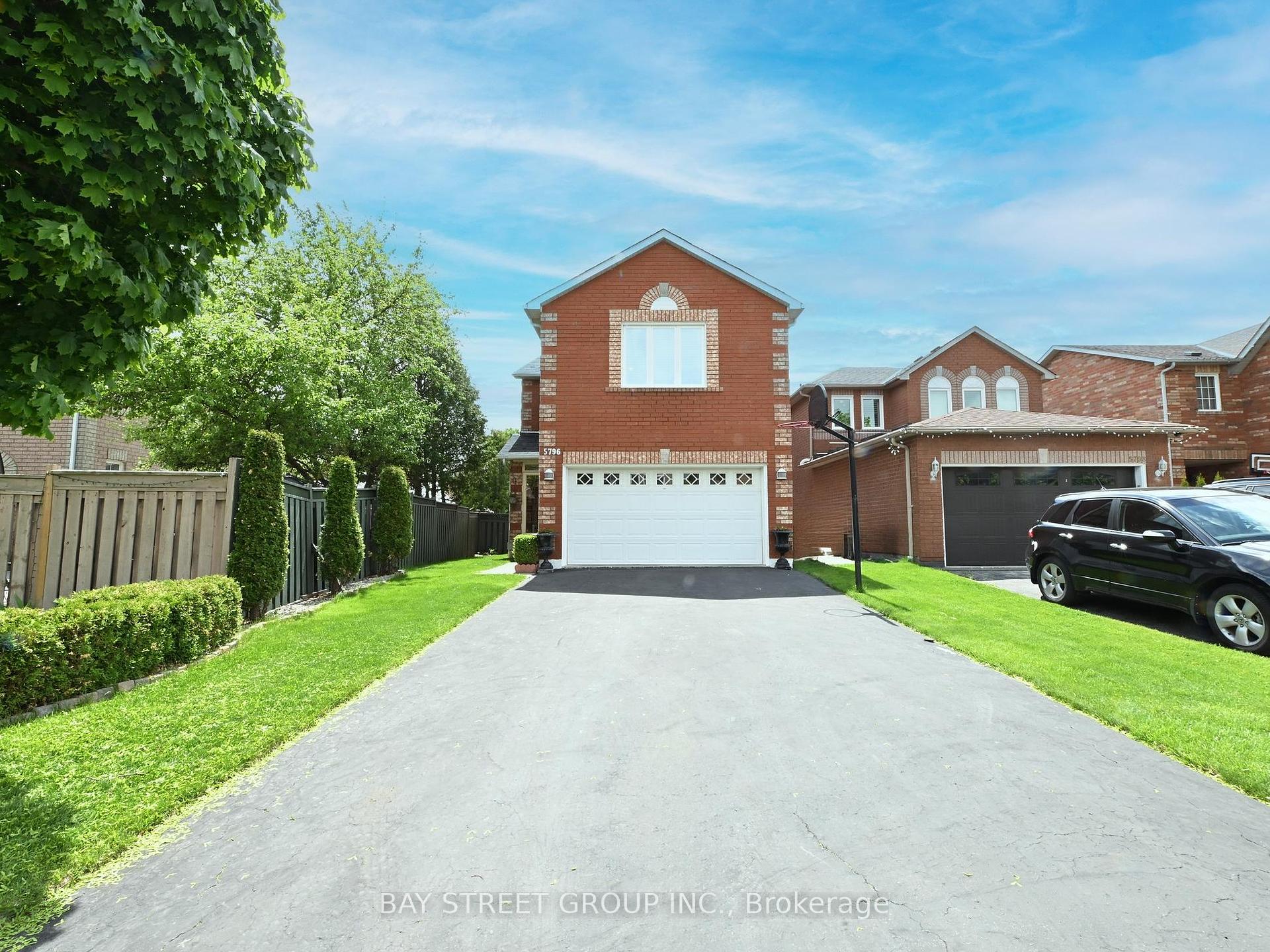 5796 Sidmouth Street, Mississauga, ON L5V 2K3