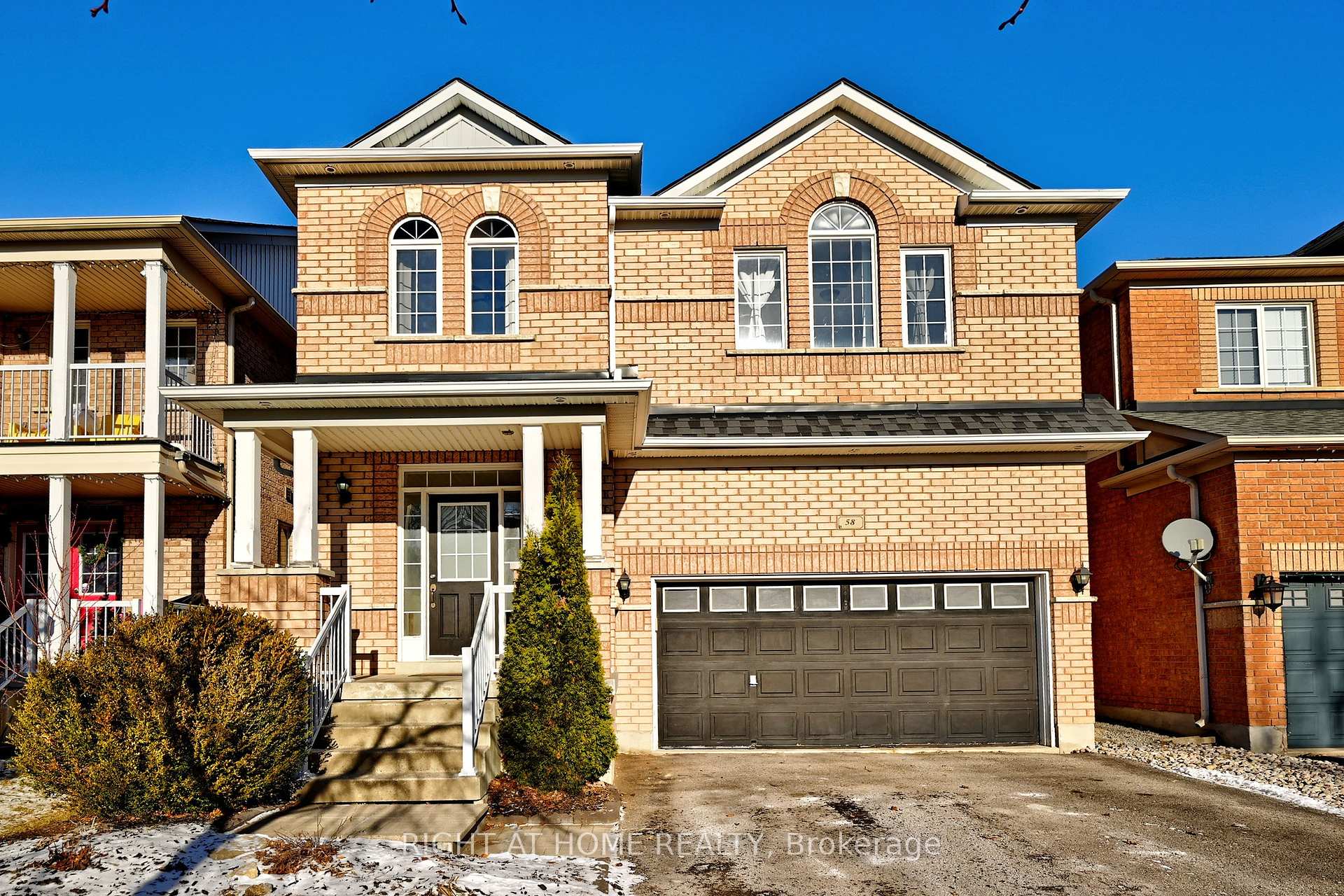 58 Valemount Way, Aurora, ON L4G 7S3