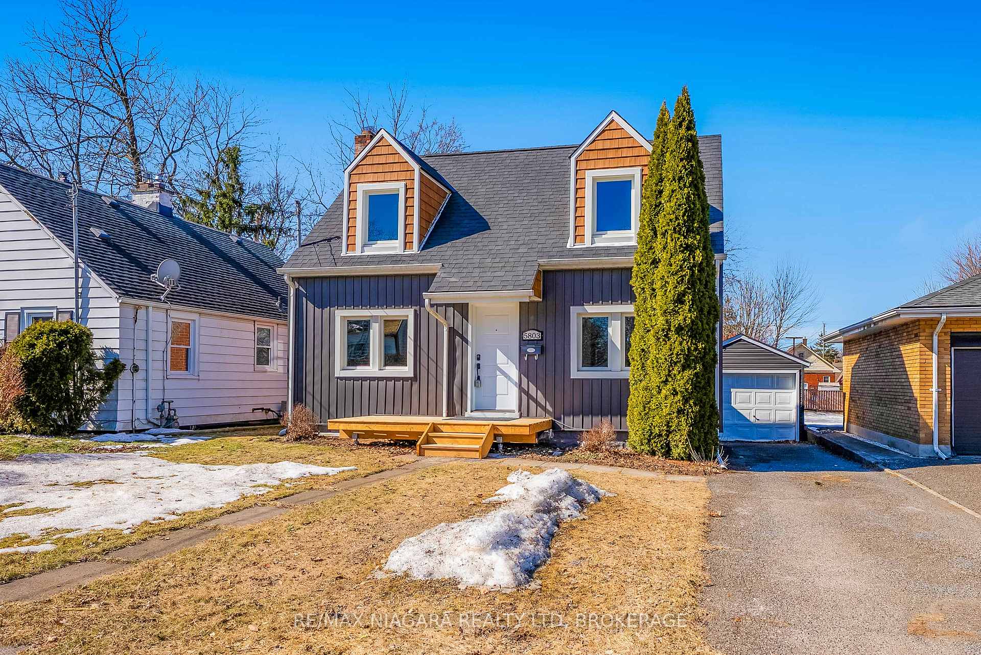 5803 Depew Avenue, Niagara Falls, ON L2G 5M2