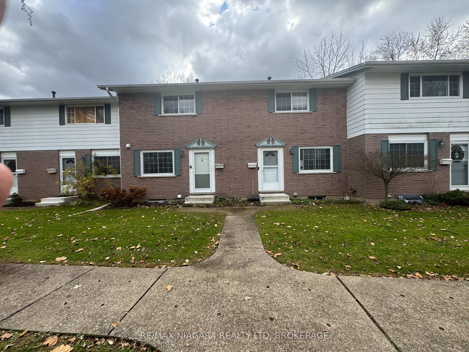 8 - 5852 FRONTENAC Street, Niagara Falls, ON L2G 3A9