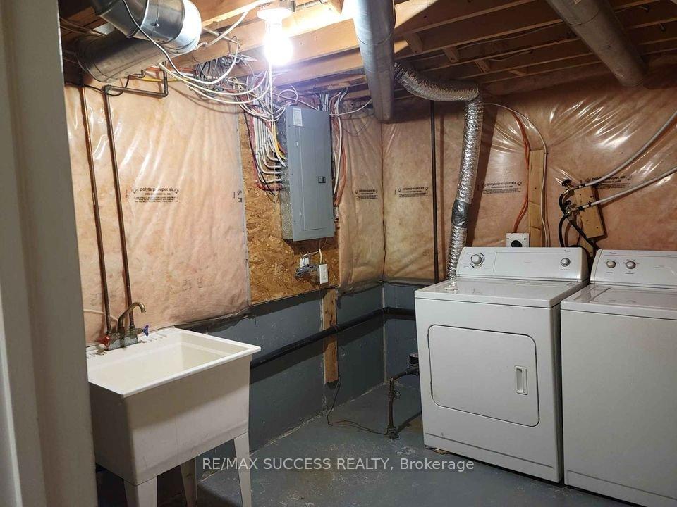 5854 Delle Donne Drive W, Mississauga, ON L5M 6R8