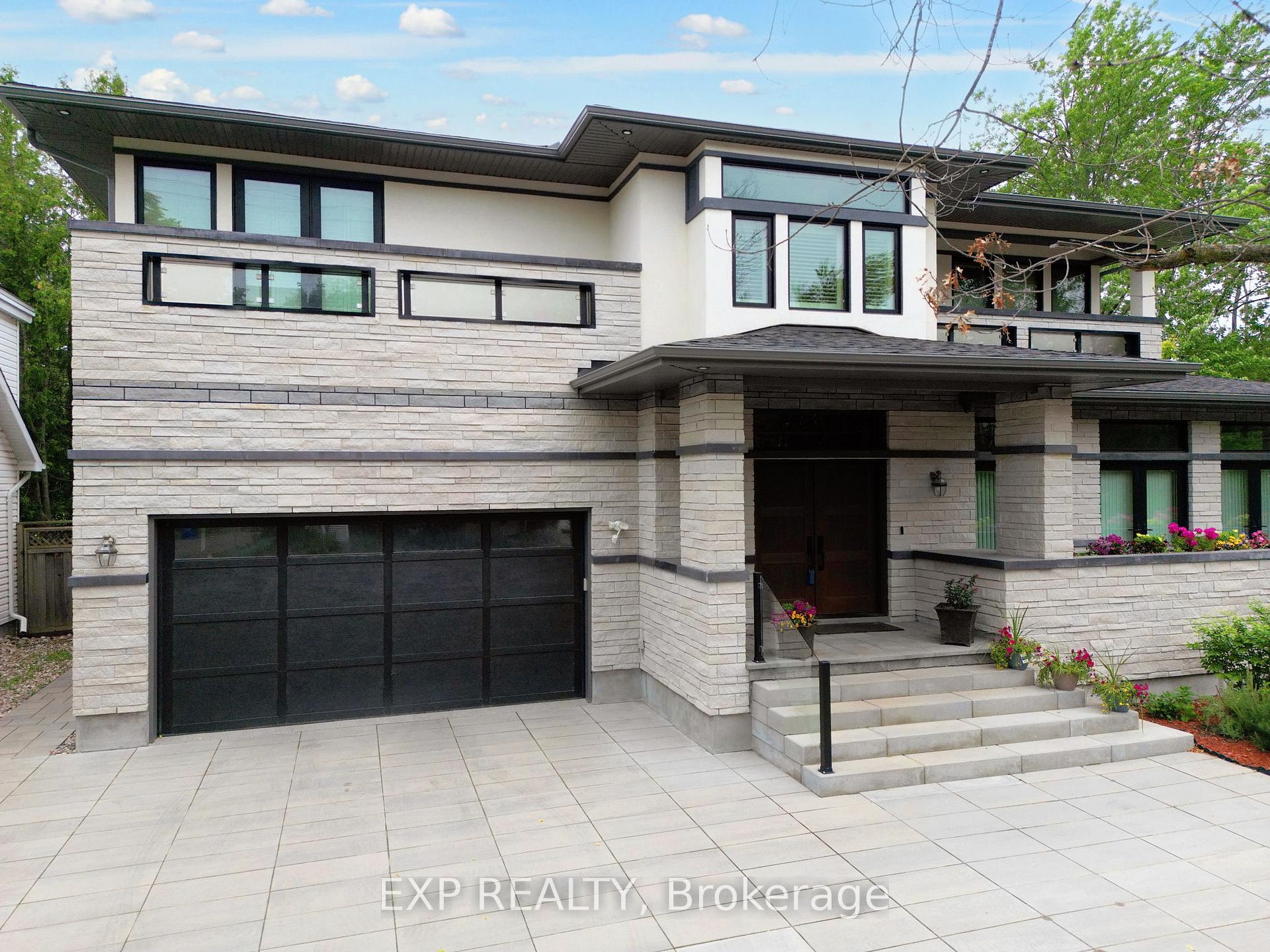 586 Pleasant Park Road, Alta Vista and Area, ON K1H 5N1