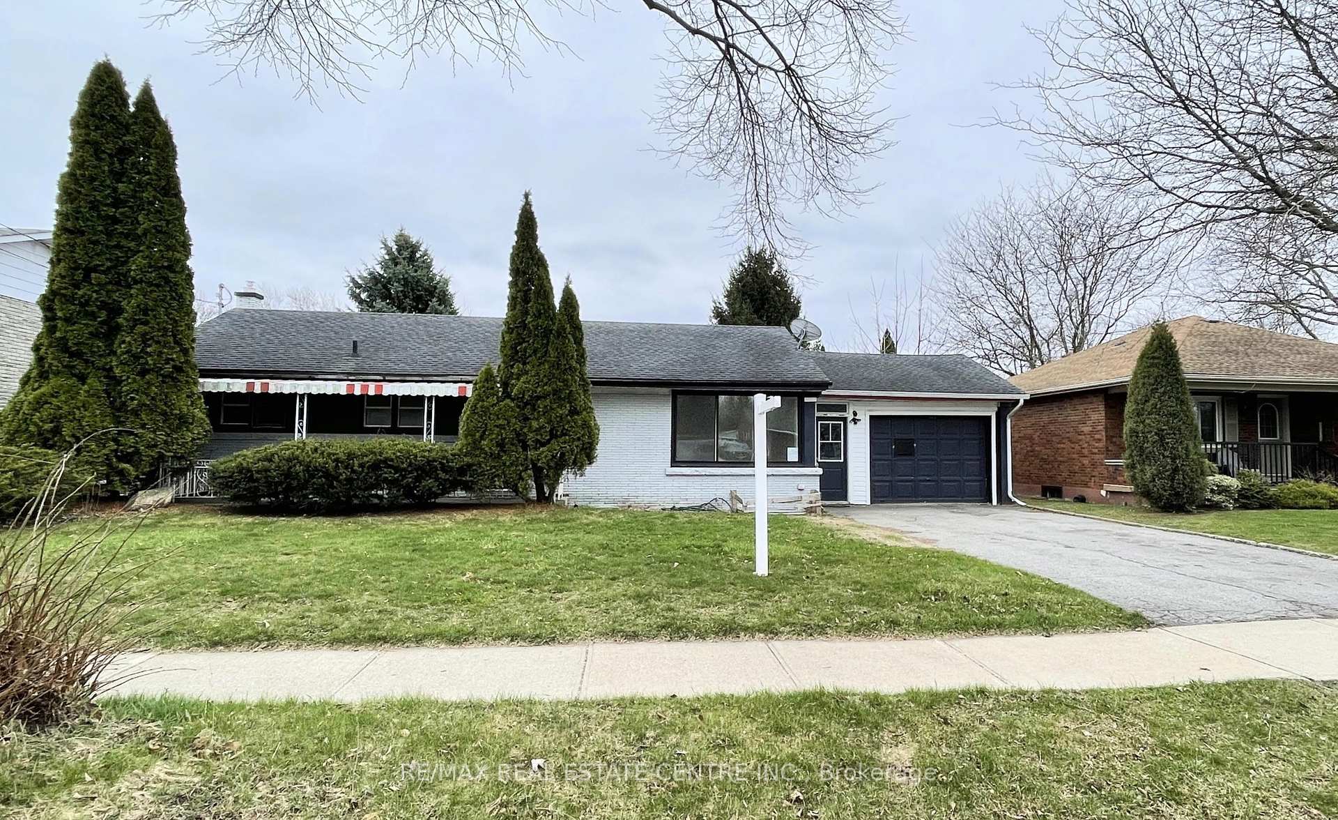 5866 Valley Way, Niagara Falls, ON L2E 1Y1