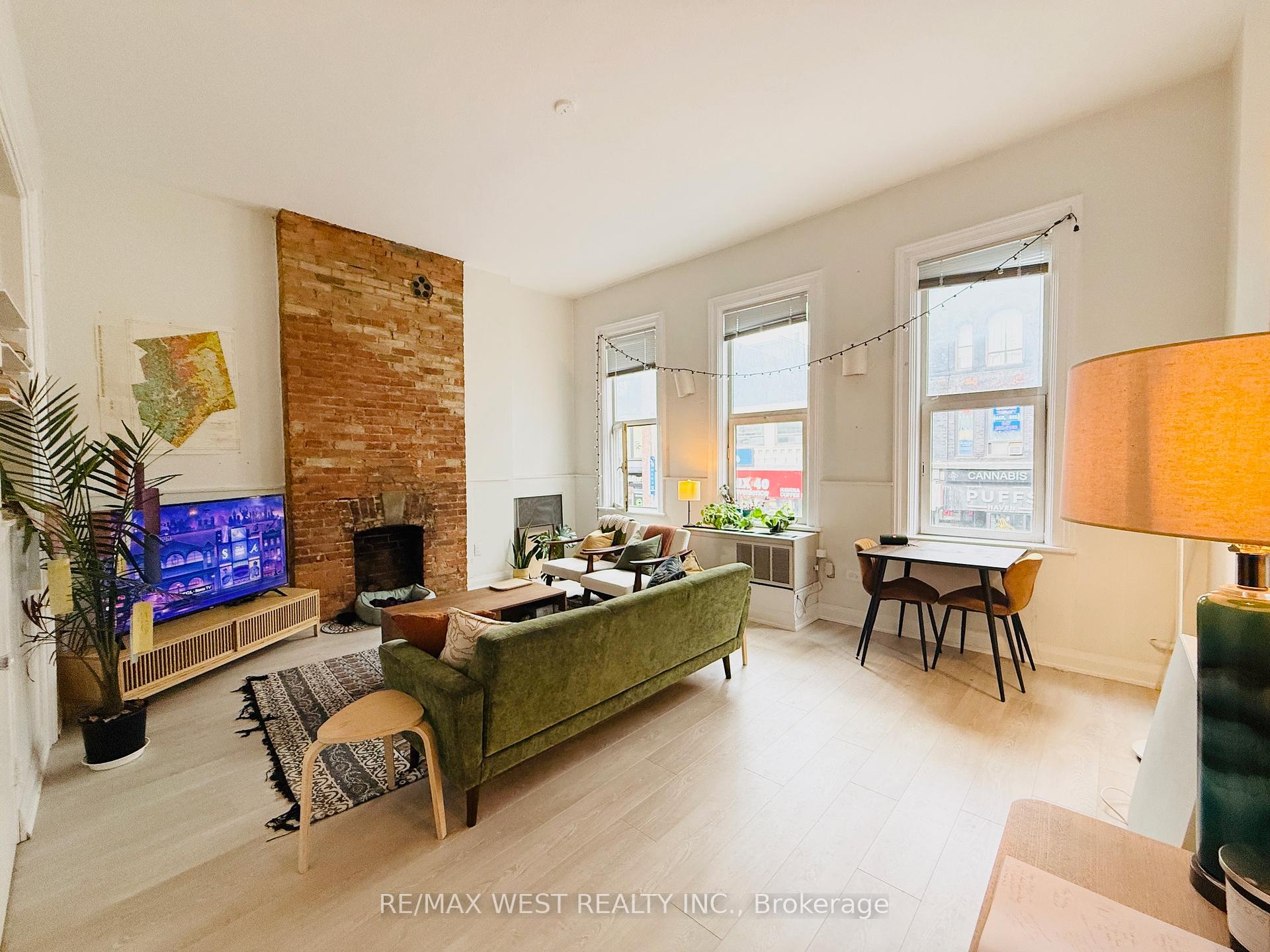 2nd Flr - 588 Yonge Street, Toronto, ON M4Y 1Z3