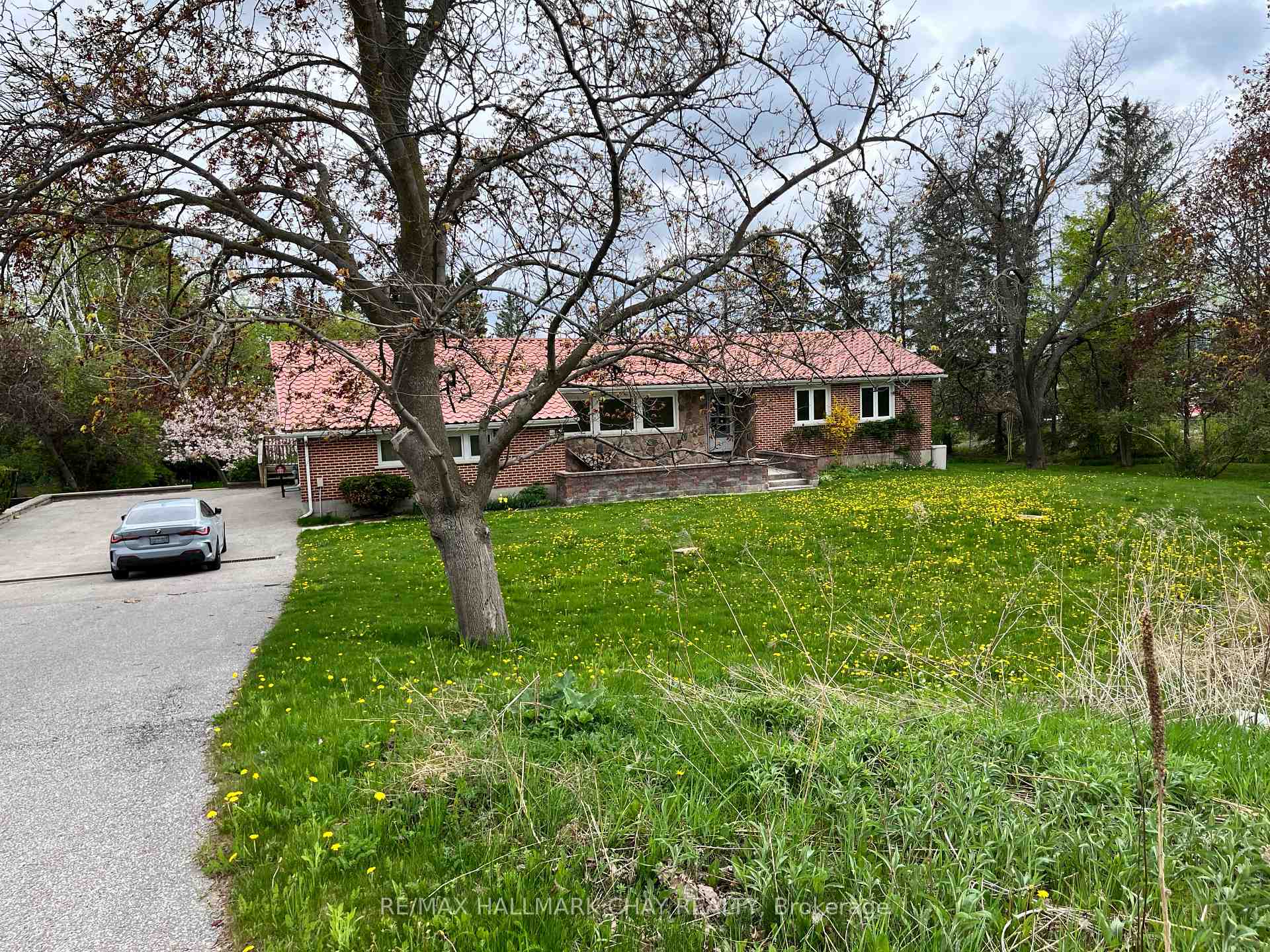 595 Big Bay Point Road E, Barrie, ON L4N 3Z9