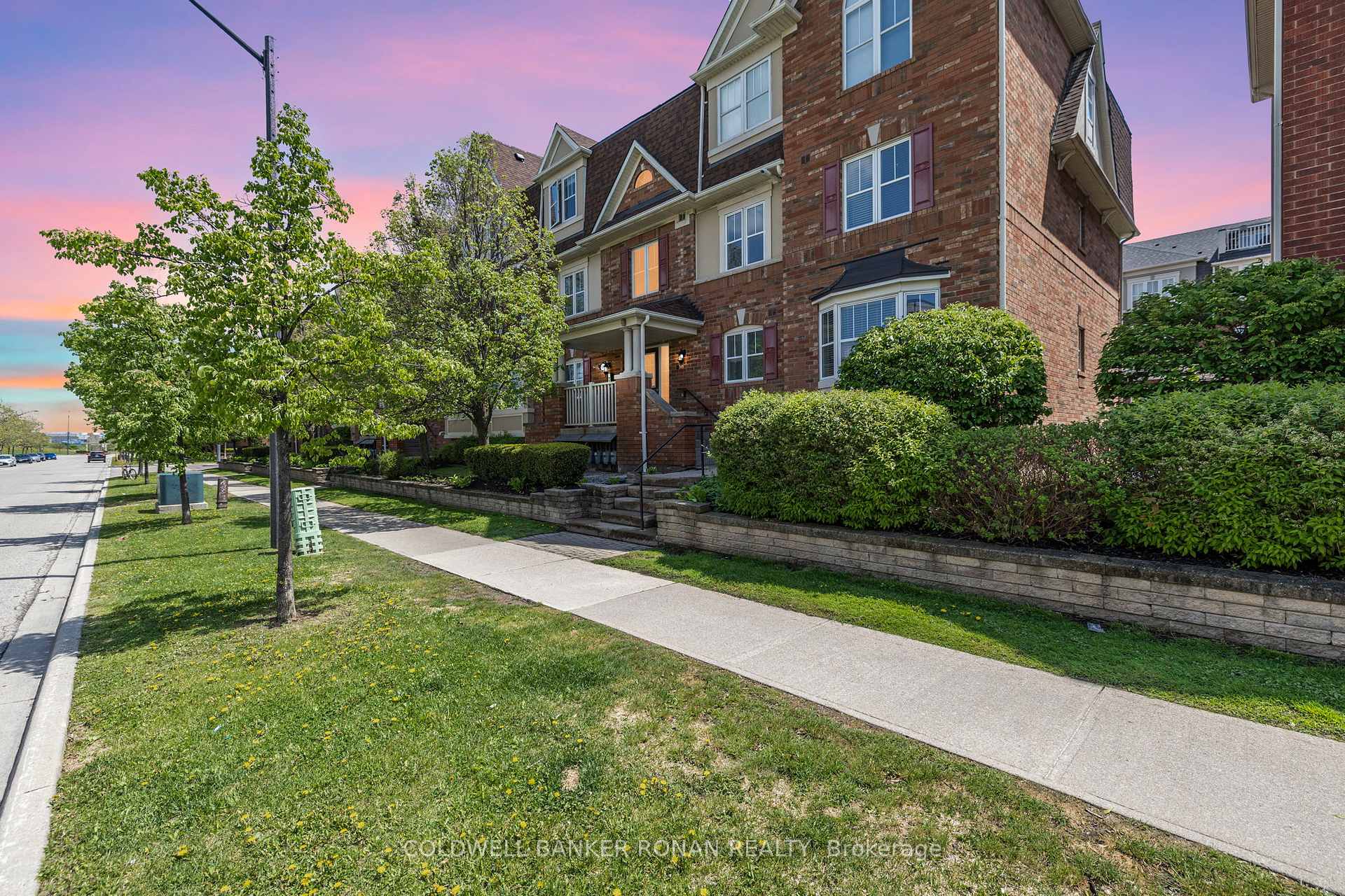 6 - 600 Shoreline Drive, Mississauga, ON L5B 0A8