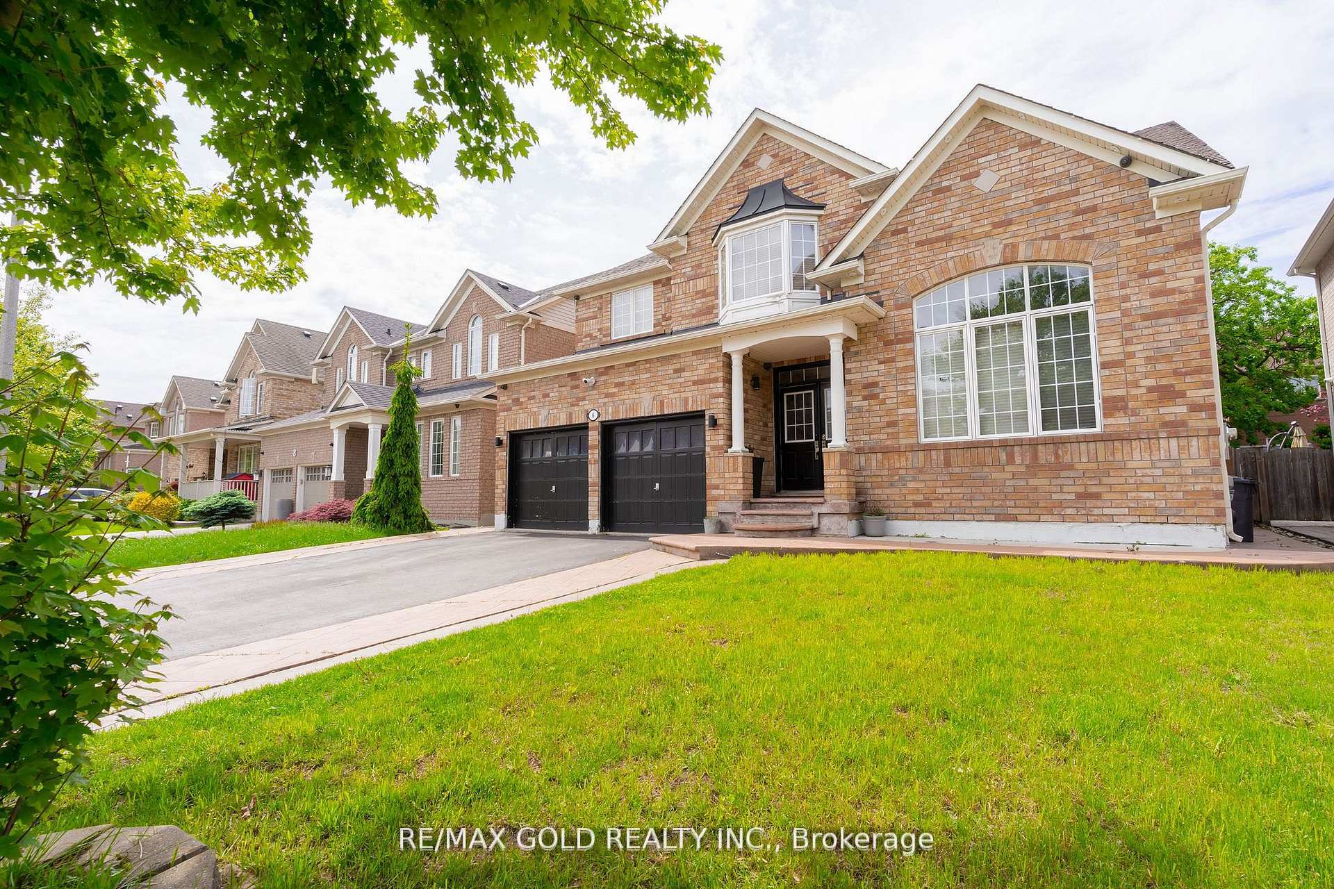 6 Bettey Road, Brampton, ON L6P 1S9
