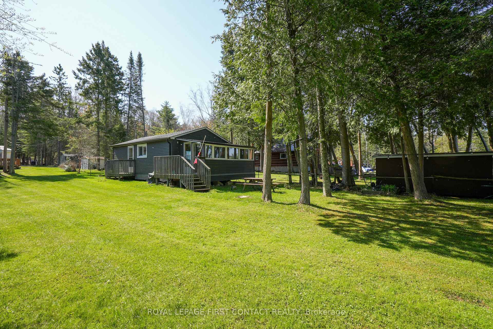 6 Buttercup Lane, Springwater, ON L0L 1P0
