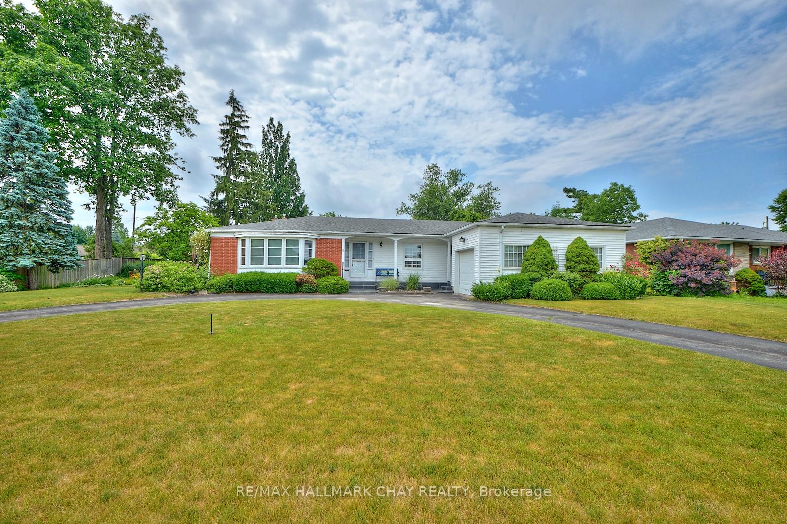 6 Glendale Drive, Welland, ON L3C 4Y6