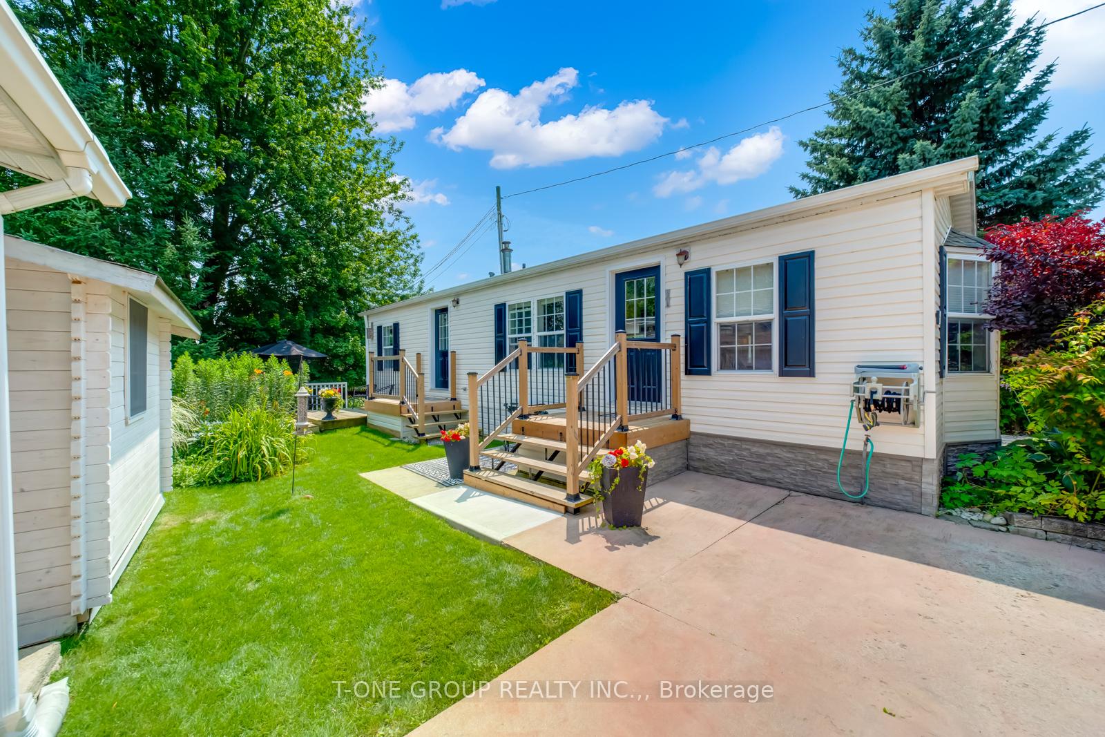 6 Golden Pond Road, Puslinch, ON N0B 2J0