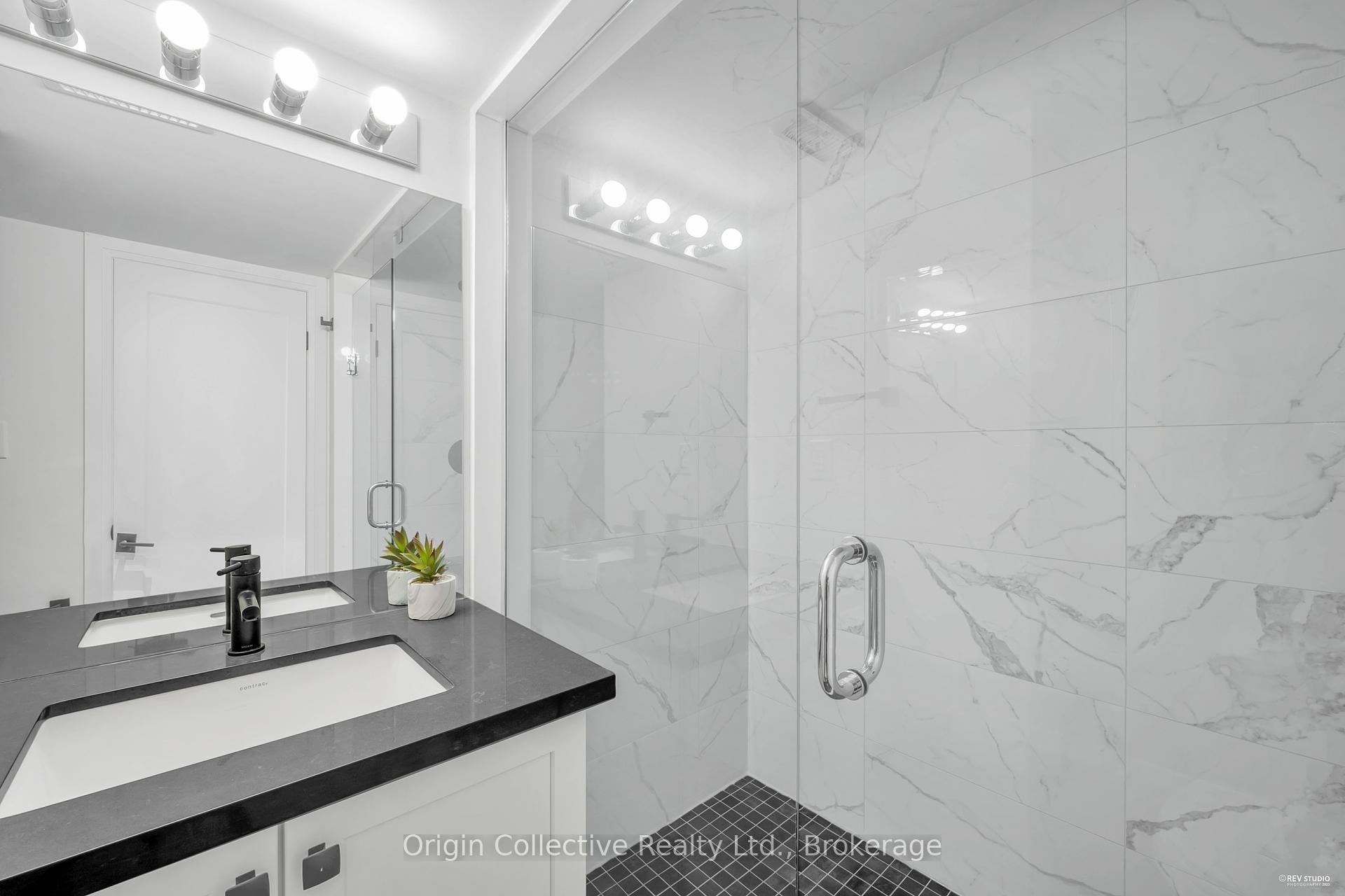 6 Howick Lane, Richmond Hill, ON L4C 5T1