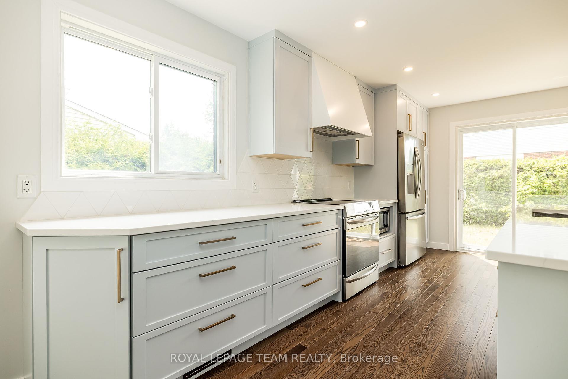 6 Lillico Drive, Hunt Club - Windsor Park Village and Area, ON K1V 0E4
