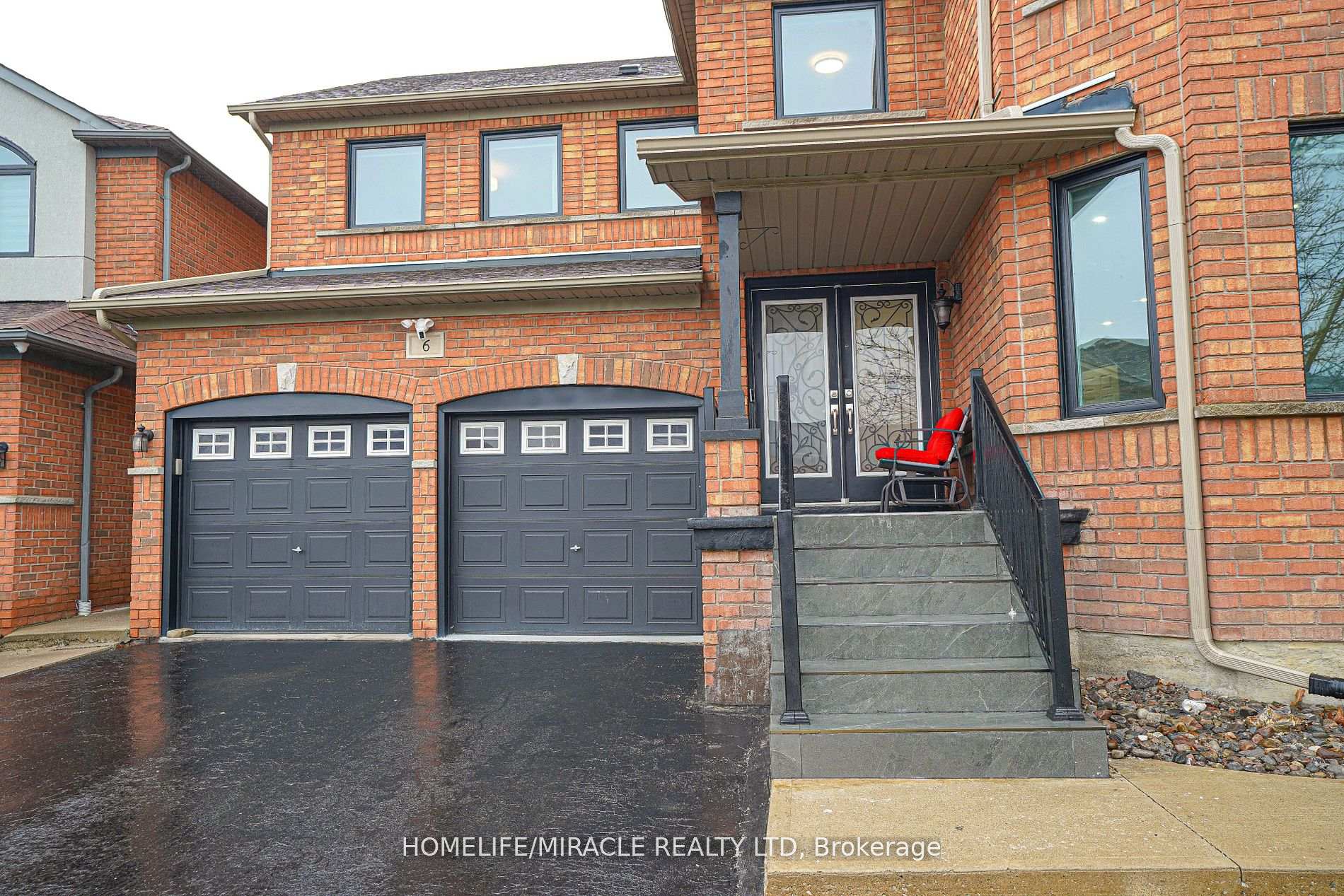 6 Maplecrest Court, Brampton, ON L6P 1B2