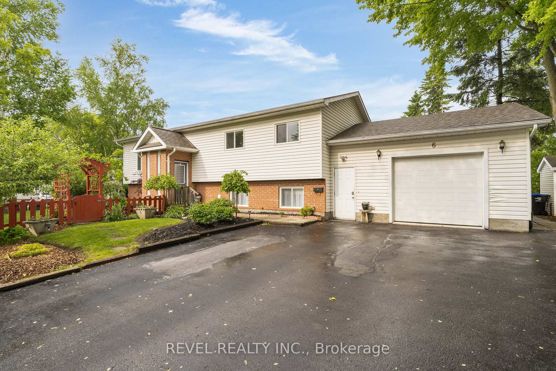 6 Park Road, Essa, ON L0M 1B2