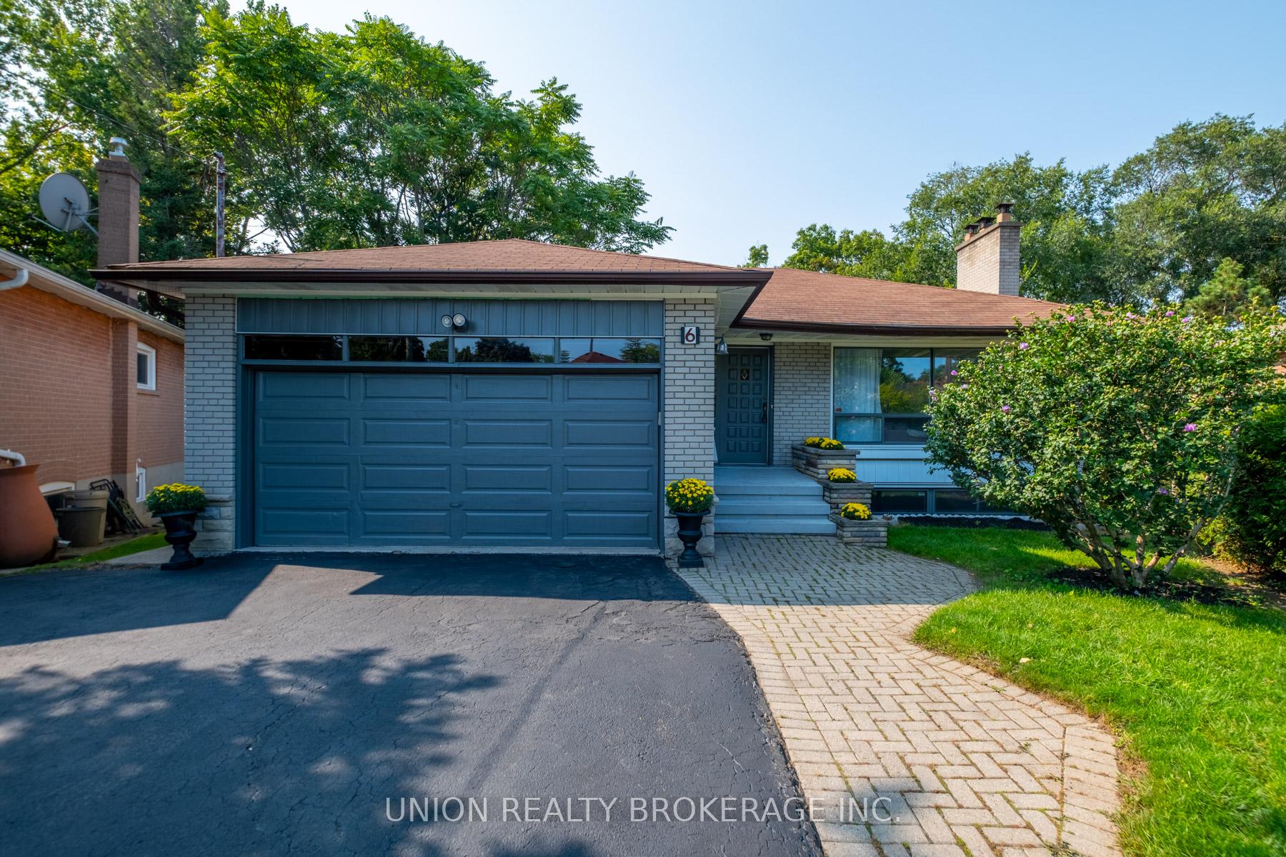 6 Pengelly Court, Toronto, ON M1L 4L9