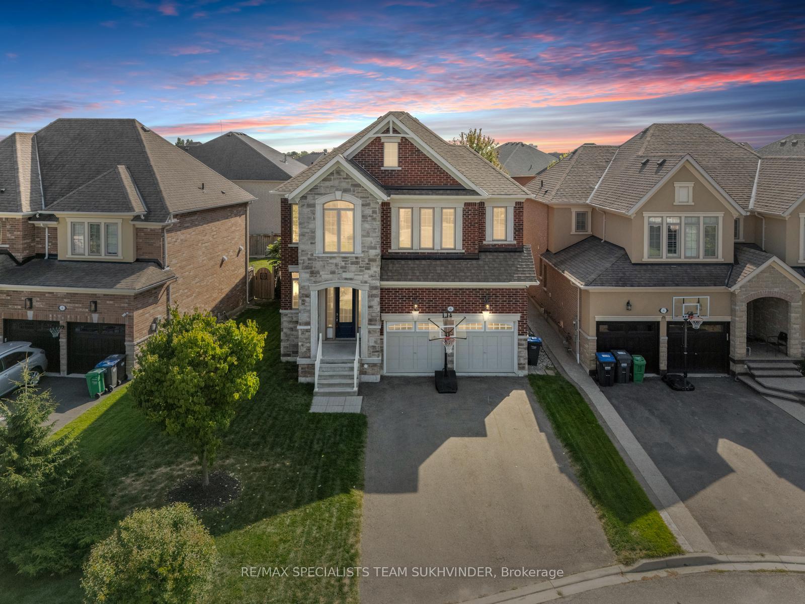 6 Prince Michael Court, Caledon, ON L7C 3T1