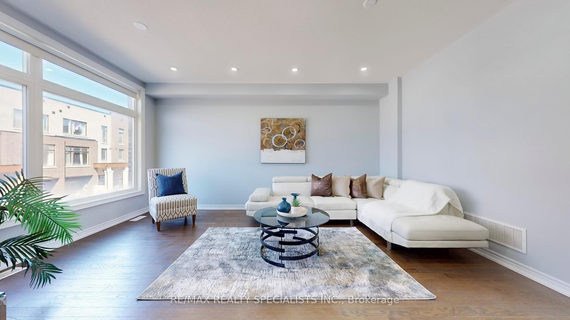 6 QUEENPOST Drive, Brampton, ON L6Y 6L2