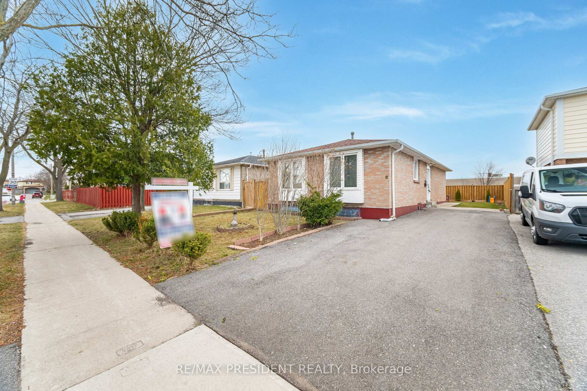 6 Sultan Pool Drive, Toronto, ON M9V 4H2