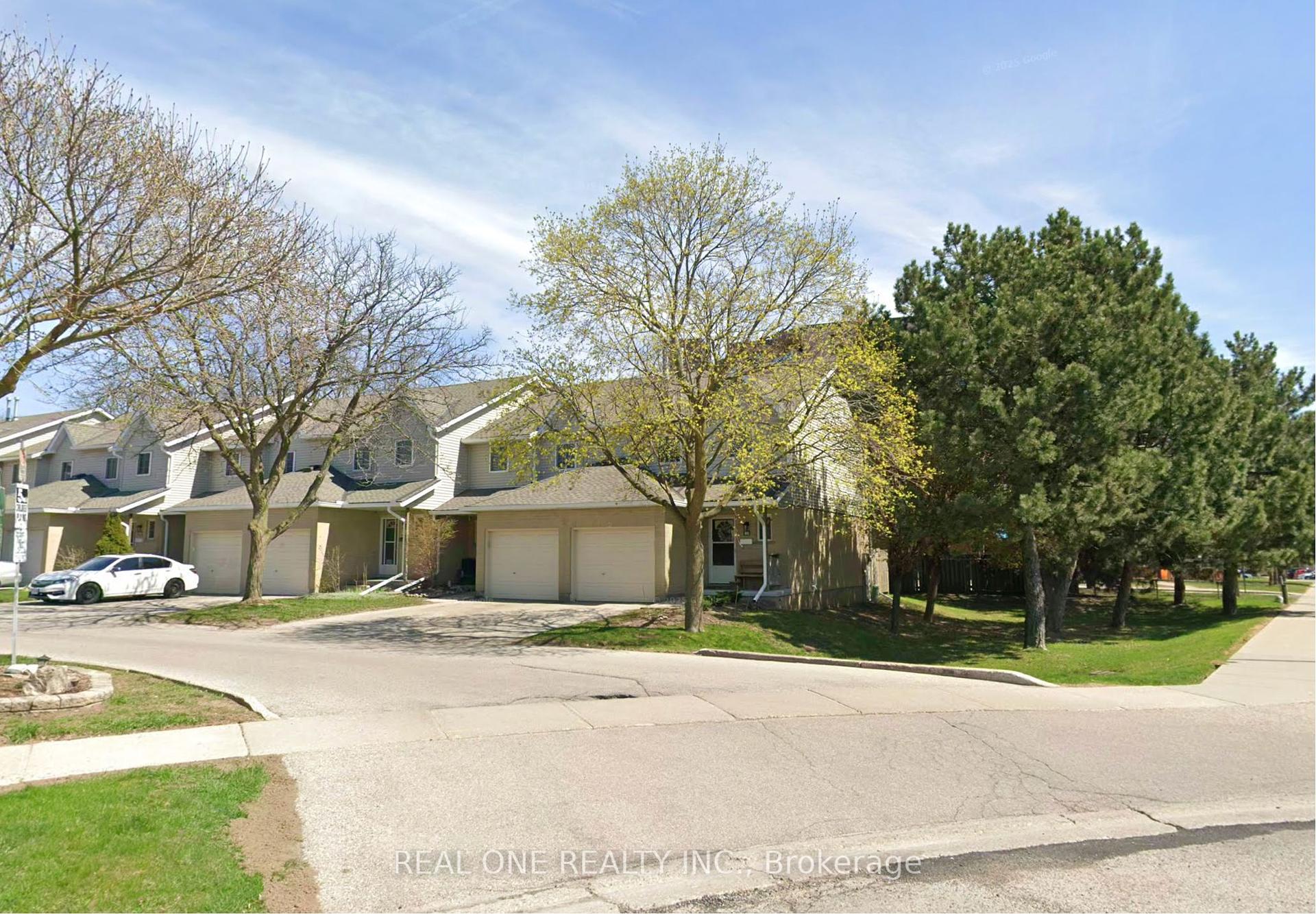 60 - 10 Holborn Court, Kitchener, ON N2A 3Y9