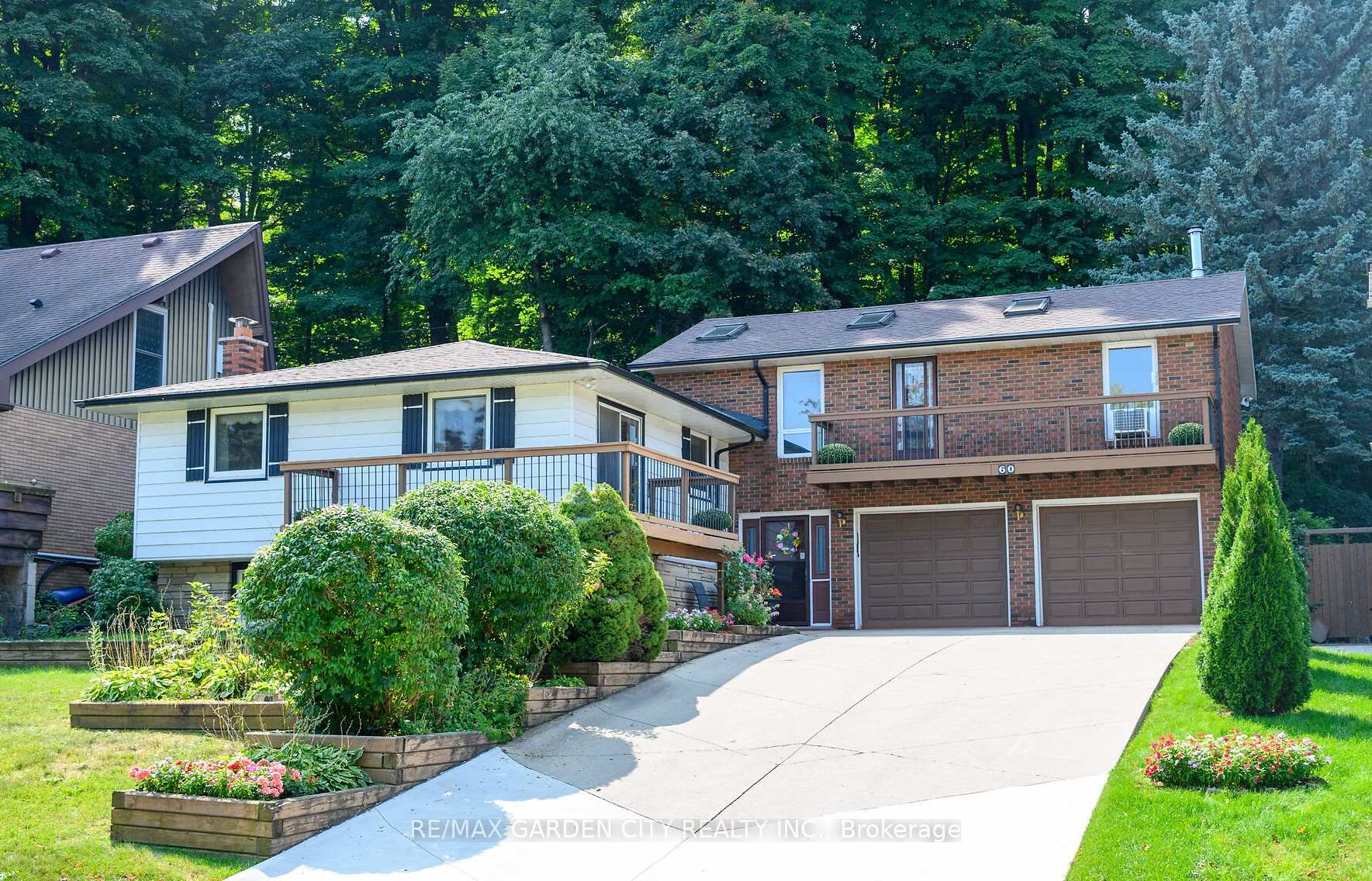 60 Maple Drive, Hamilton, ON L8G 3C2